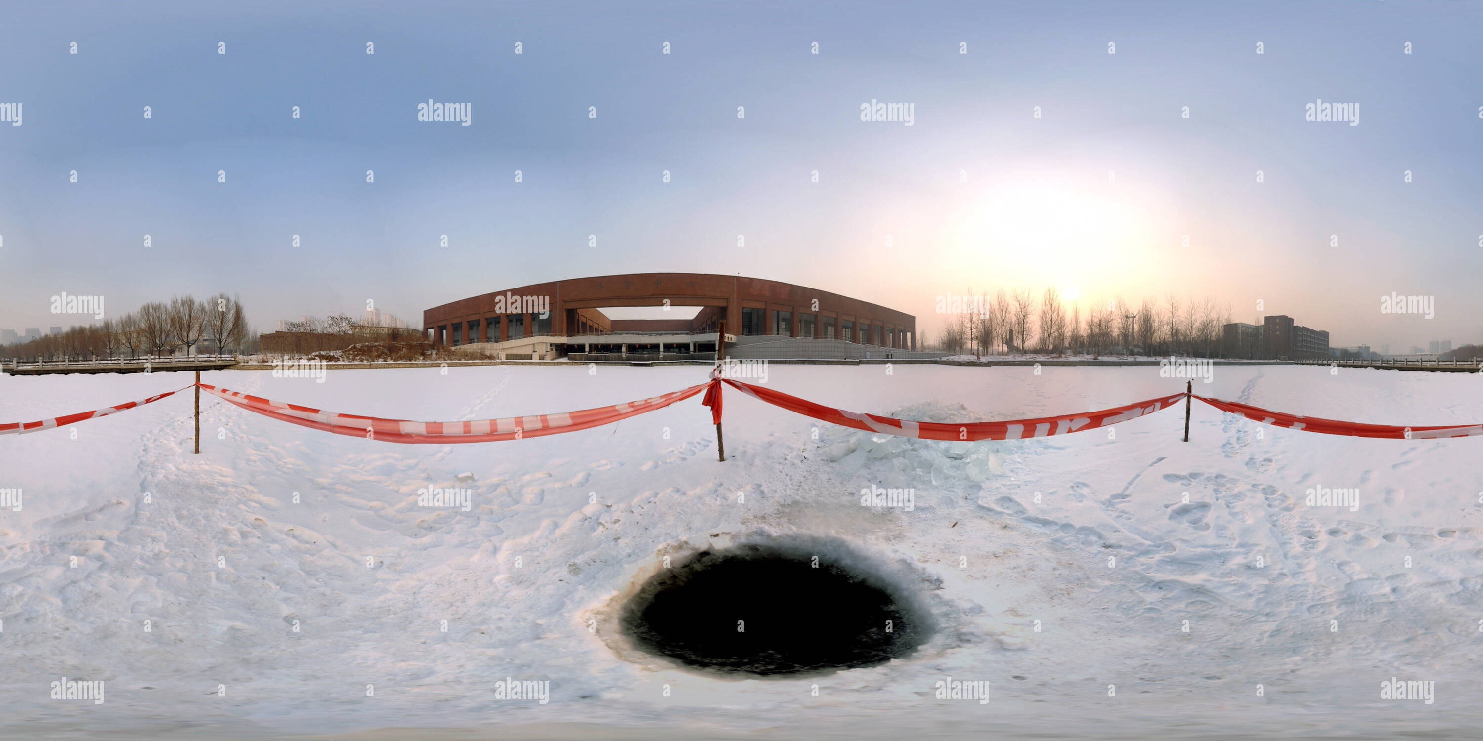 360° view of freezing cold everything - Alamy