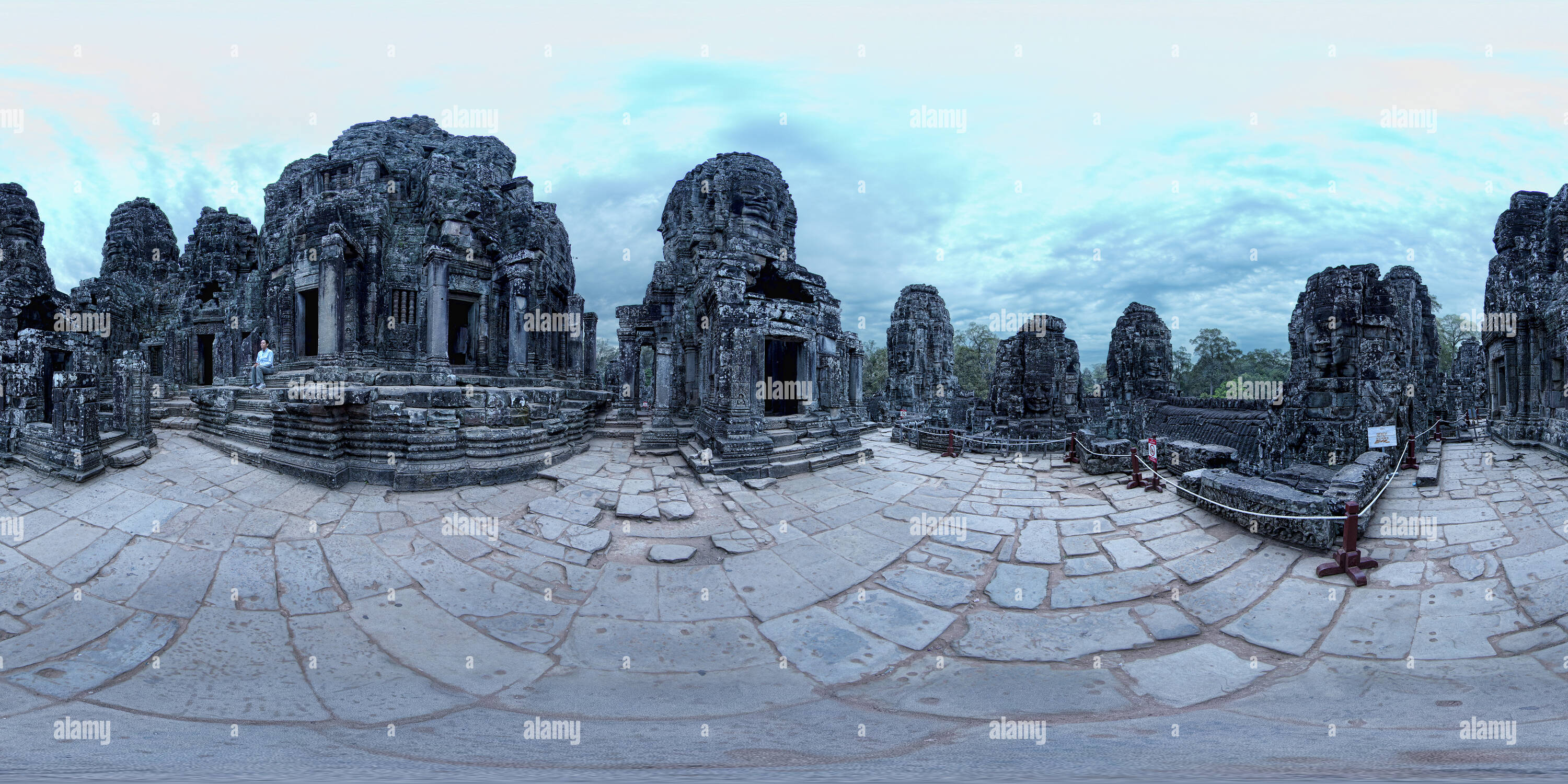 360° view of Bayon Temple at Dawn - Alamy