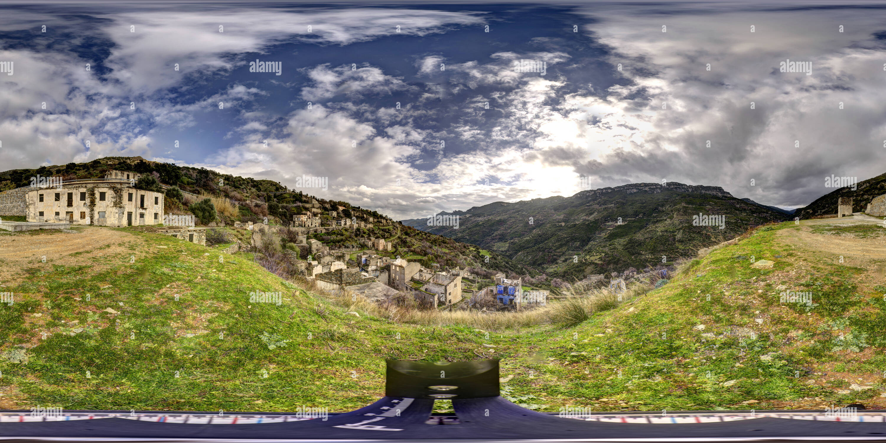 Ghost town gairo vecchio hi-res stock photography and images - Alamy