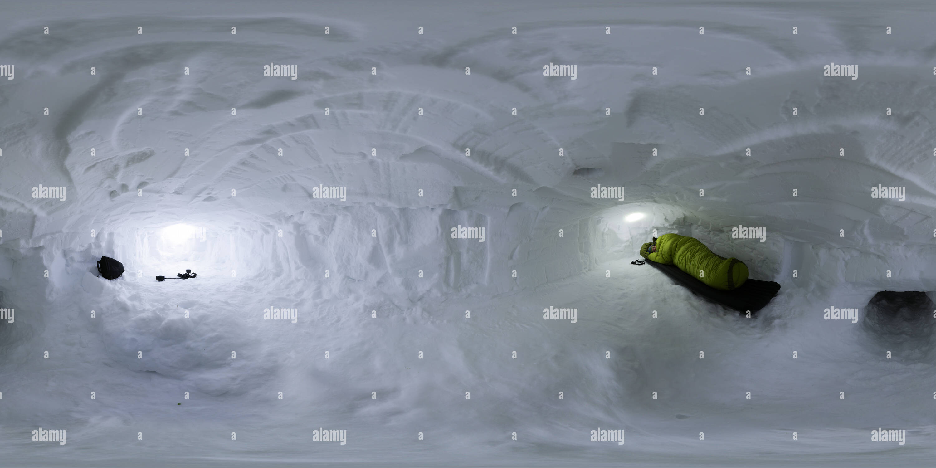 360° view of 130403 Hardanger Halne snow hole - Alamy