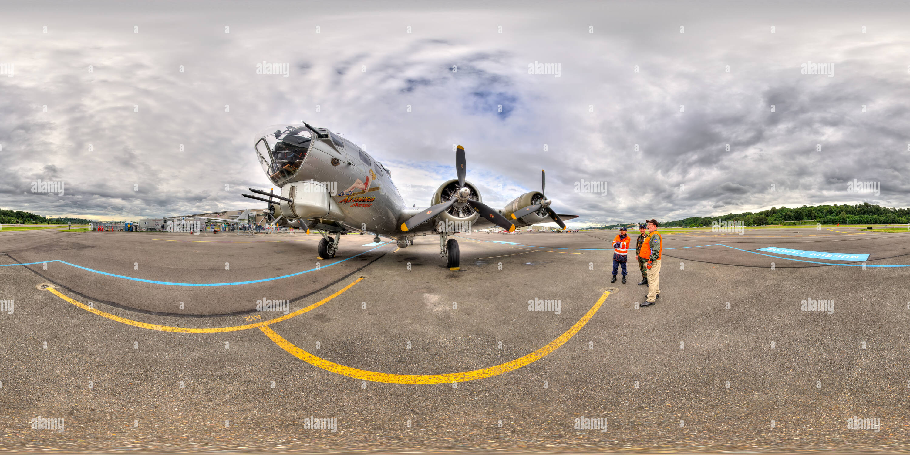B 17 aluminum overcast hi-res stock photography and images - Alamy