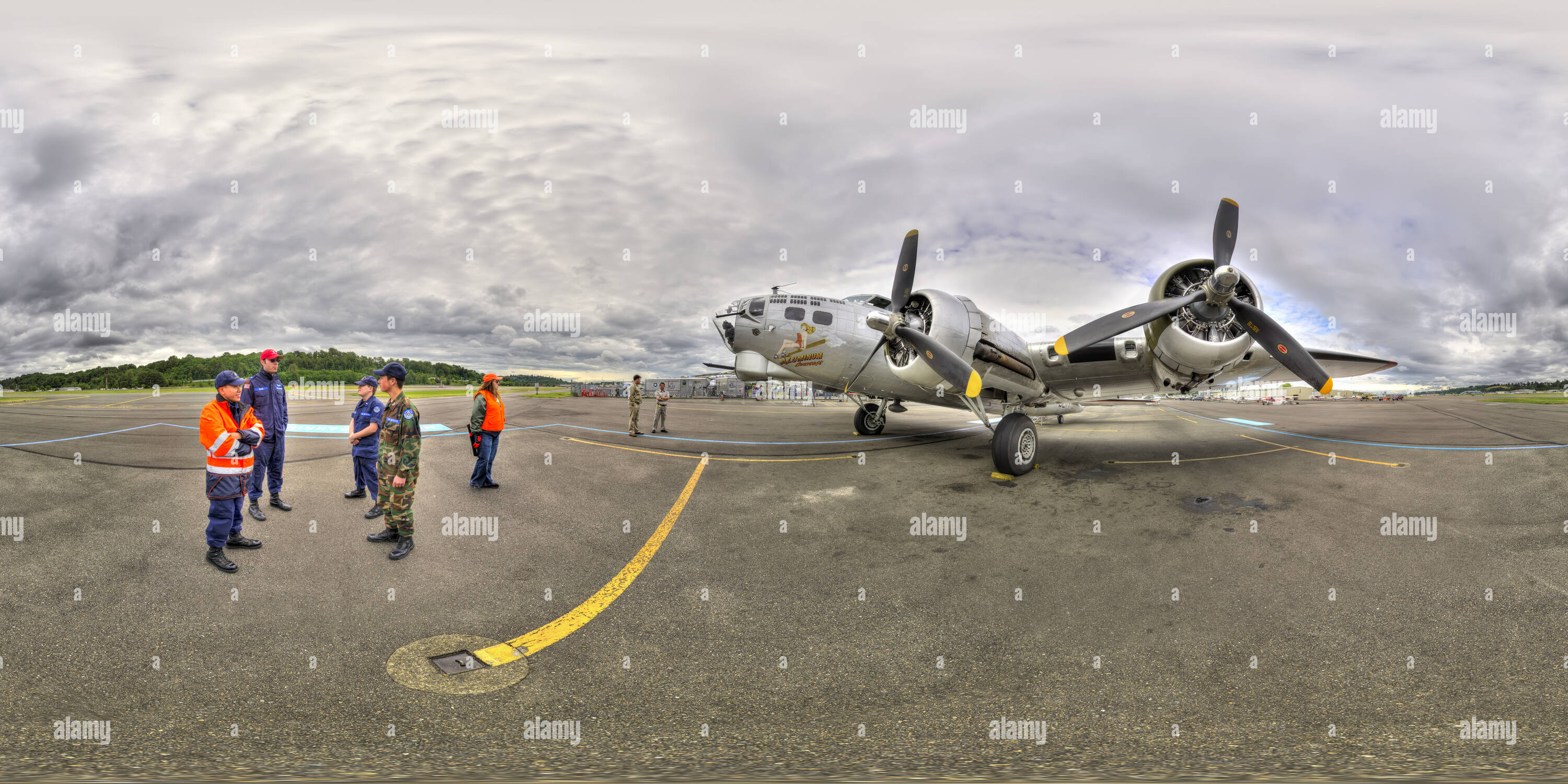 B 17 aluminum overcast hi-res stock photography and images - Alamy
