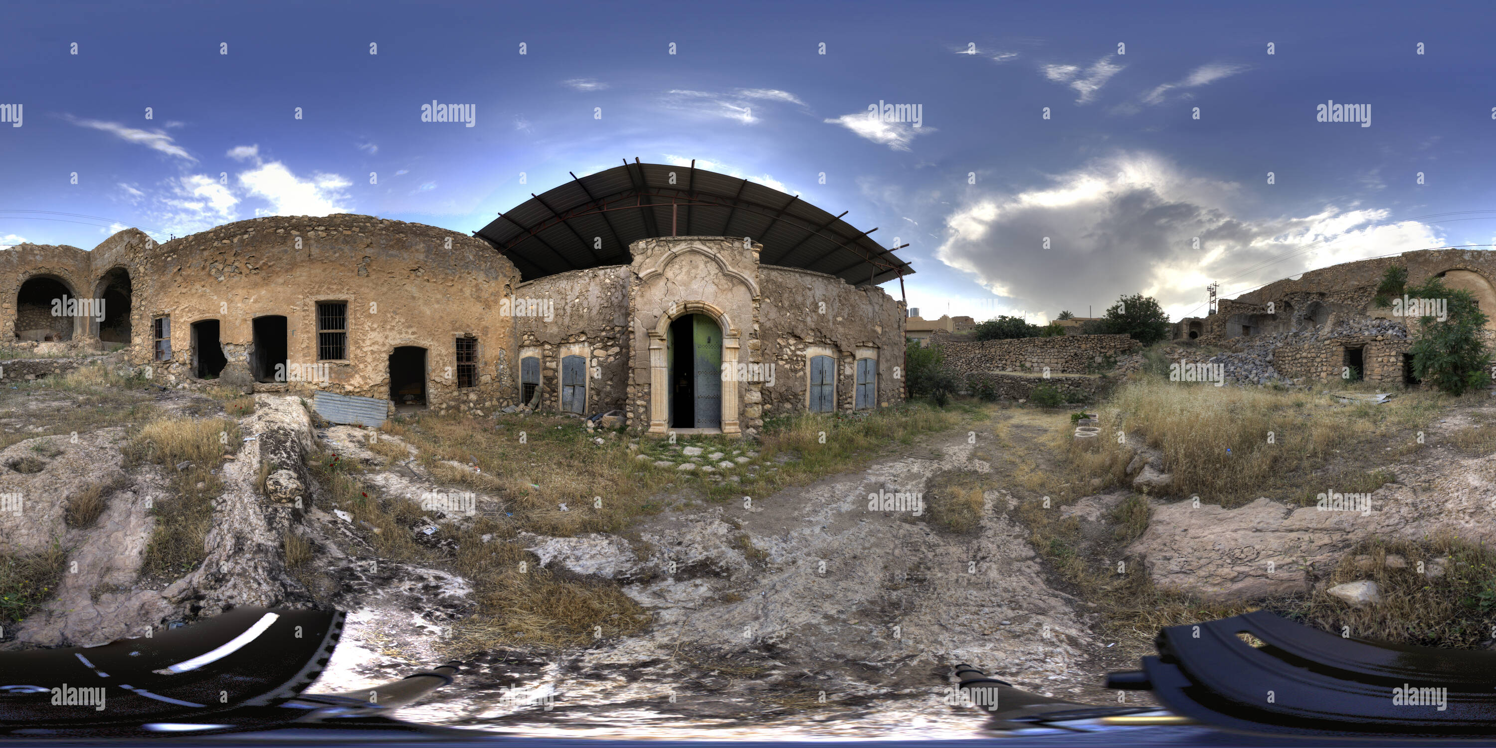 360° view of Al-Qoosh Shrine to the Prophet Nachum Courtyard - Alamy