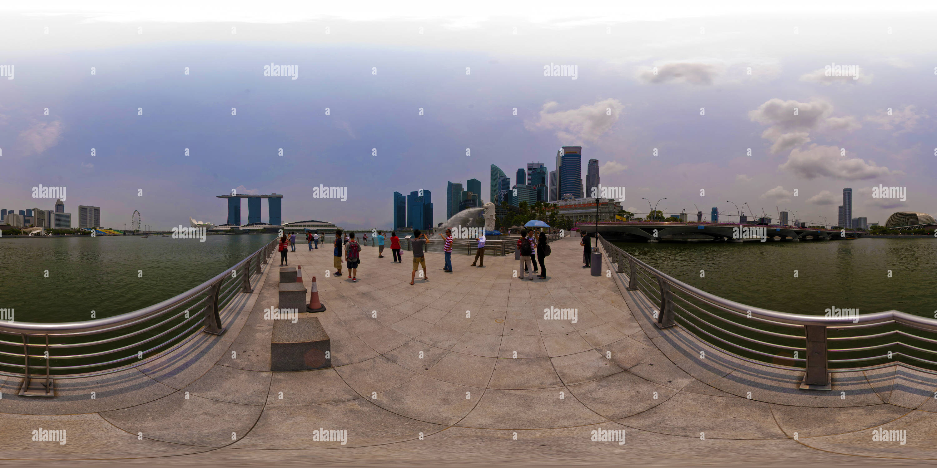 360° view of merlion at noon - Alamy