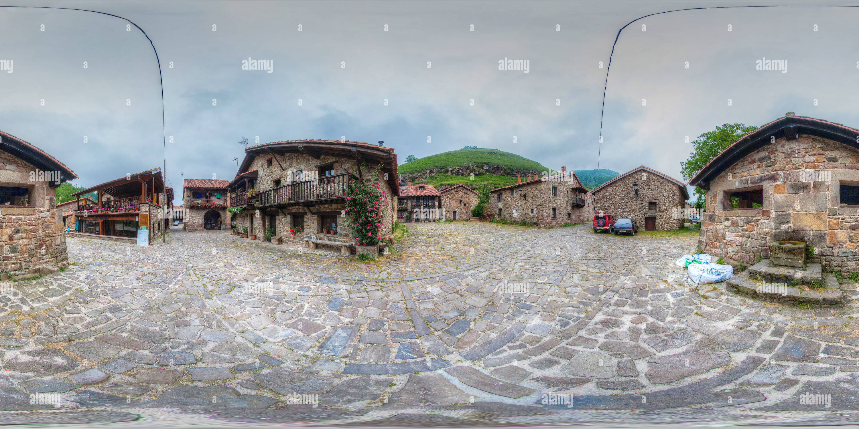 360° view of Barcena Mayor - Sus plazas - Alamy