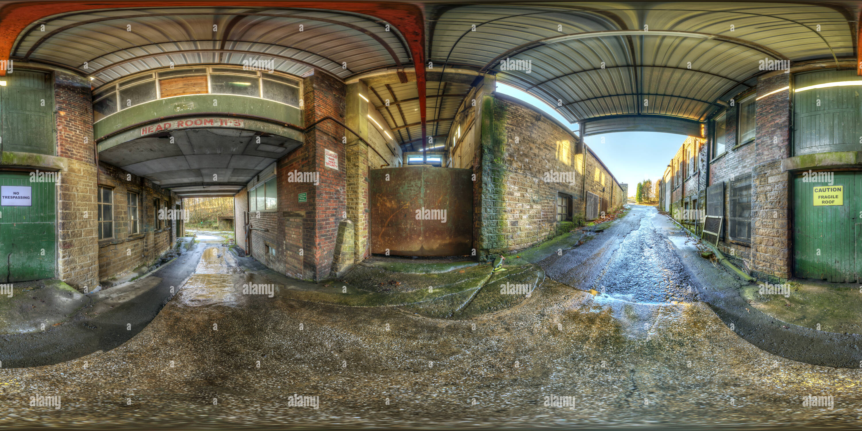 360° view of Run down engineering facility - Alamy