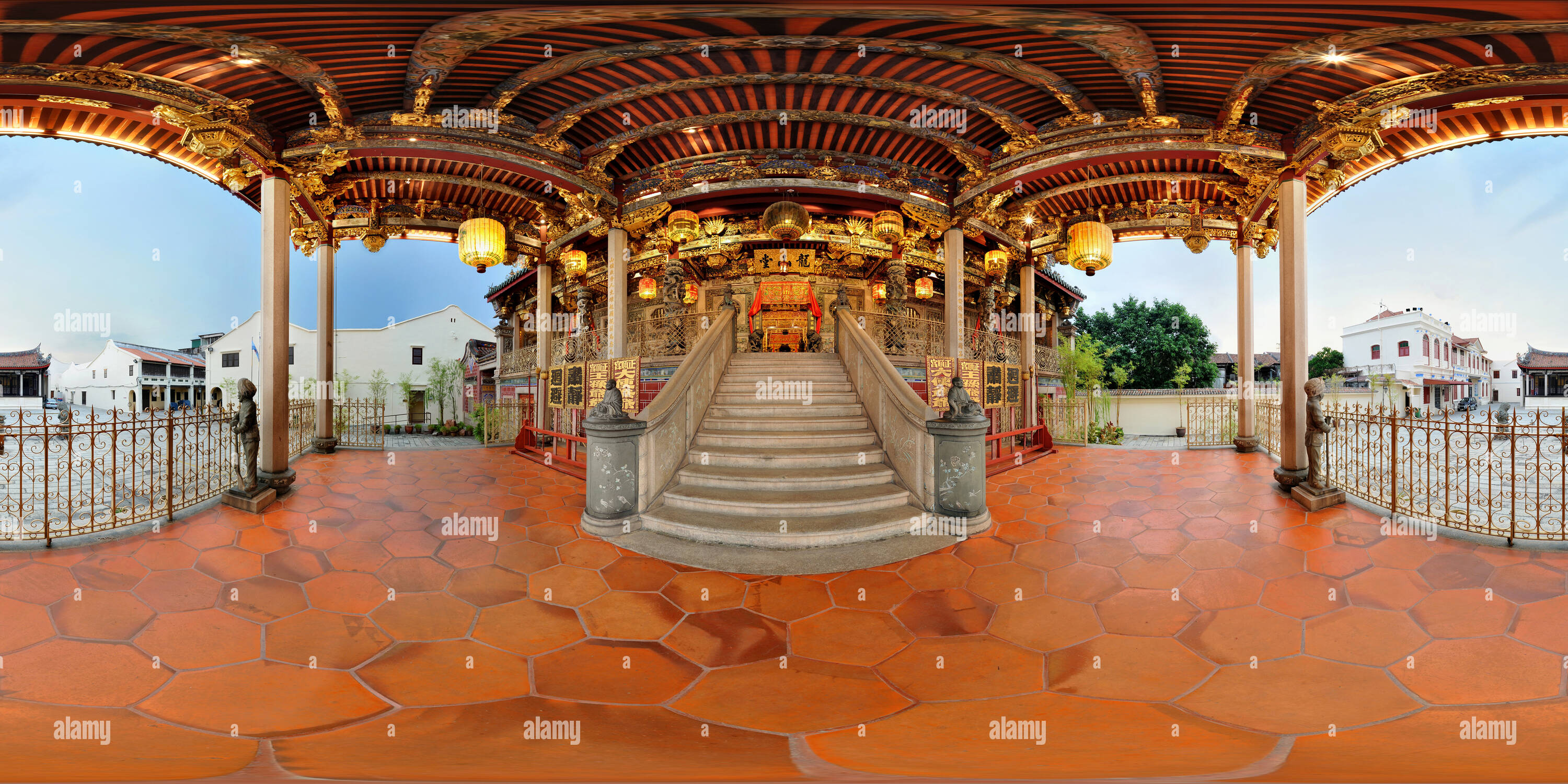 360° view of Khoo Kongsi Prayer Pavilion - Alamy