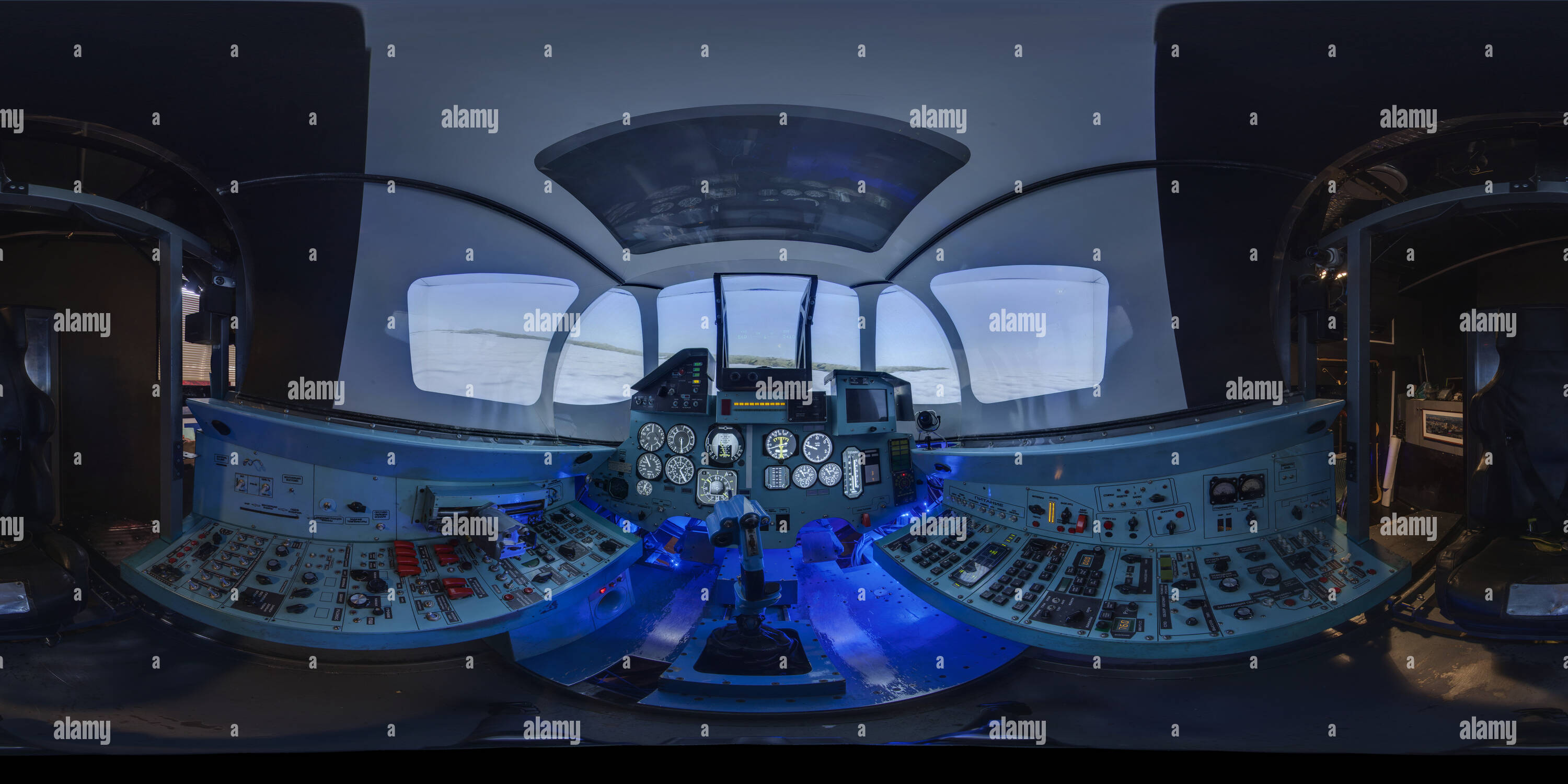 Su 27 trainer simulator hi-res stock photography and images - Alamy