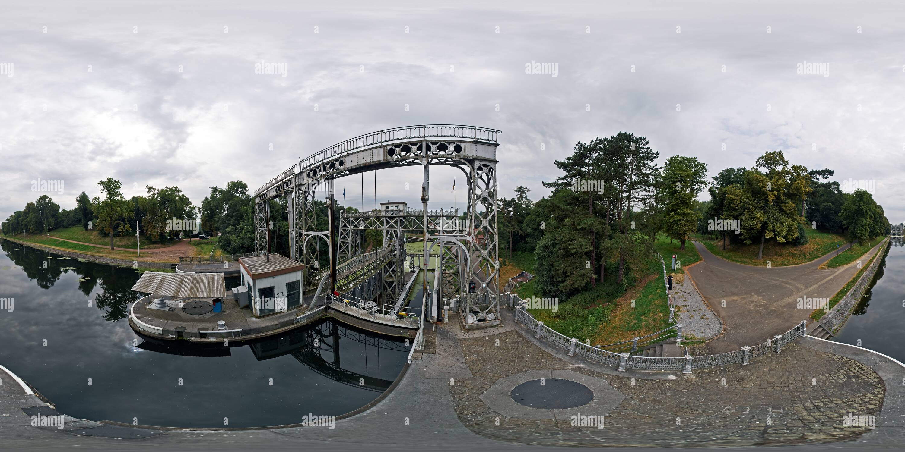 360° view of Boat Lift #3, Canal du Centre, Belgium - Alamy