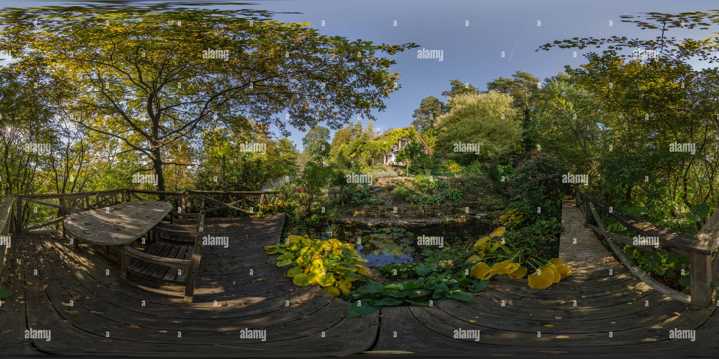 360° view of Garden in Early Autumn - Alamy