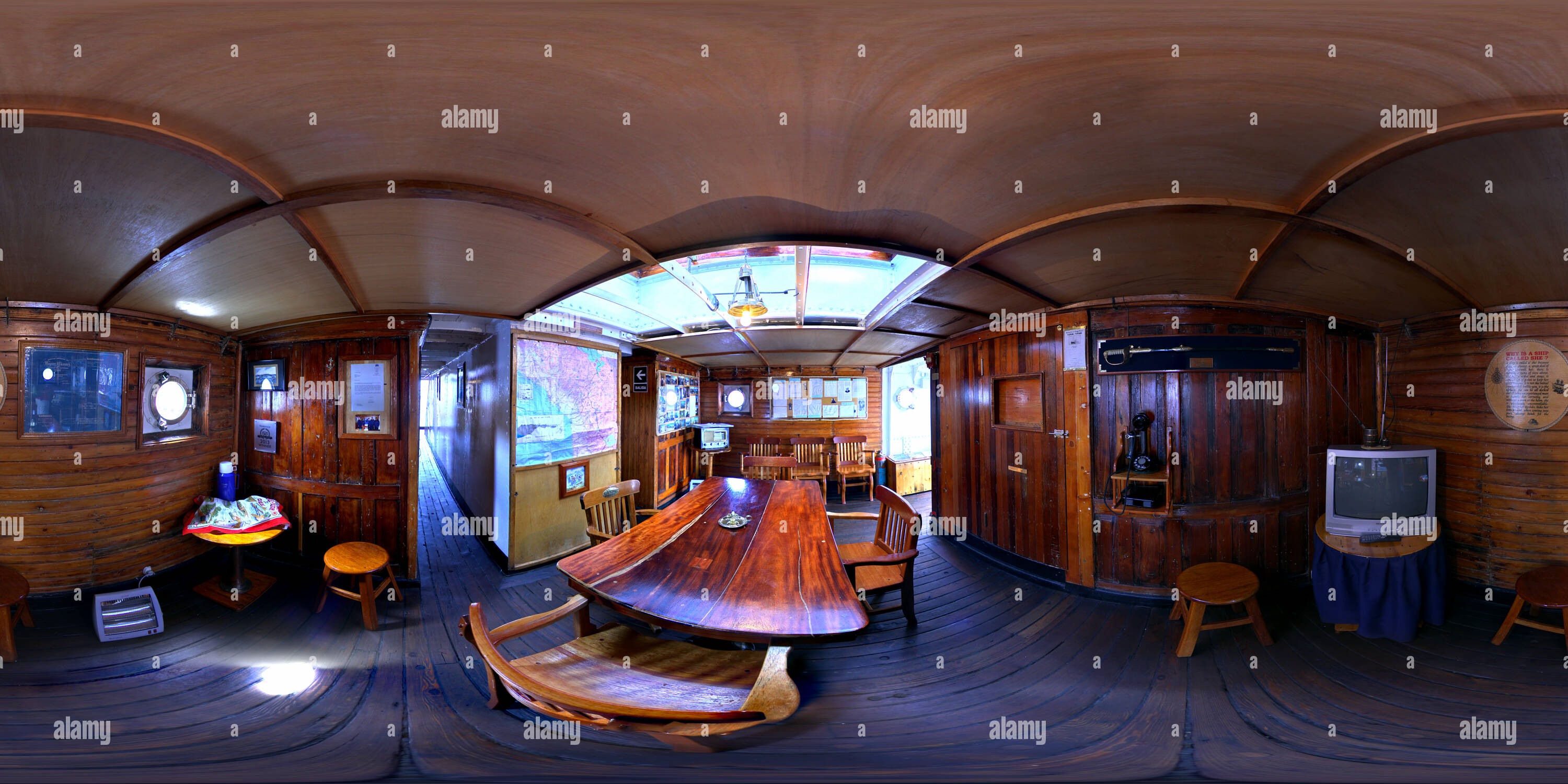 360° view of Peru, Puno, Lake Titicaca, SS Yavari, Mesa - Alamy