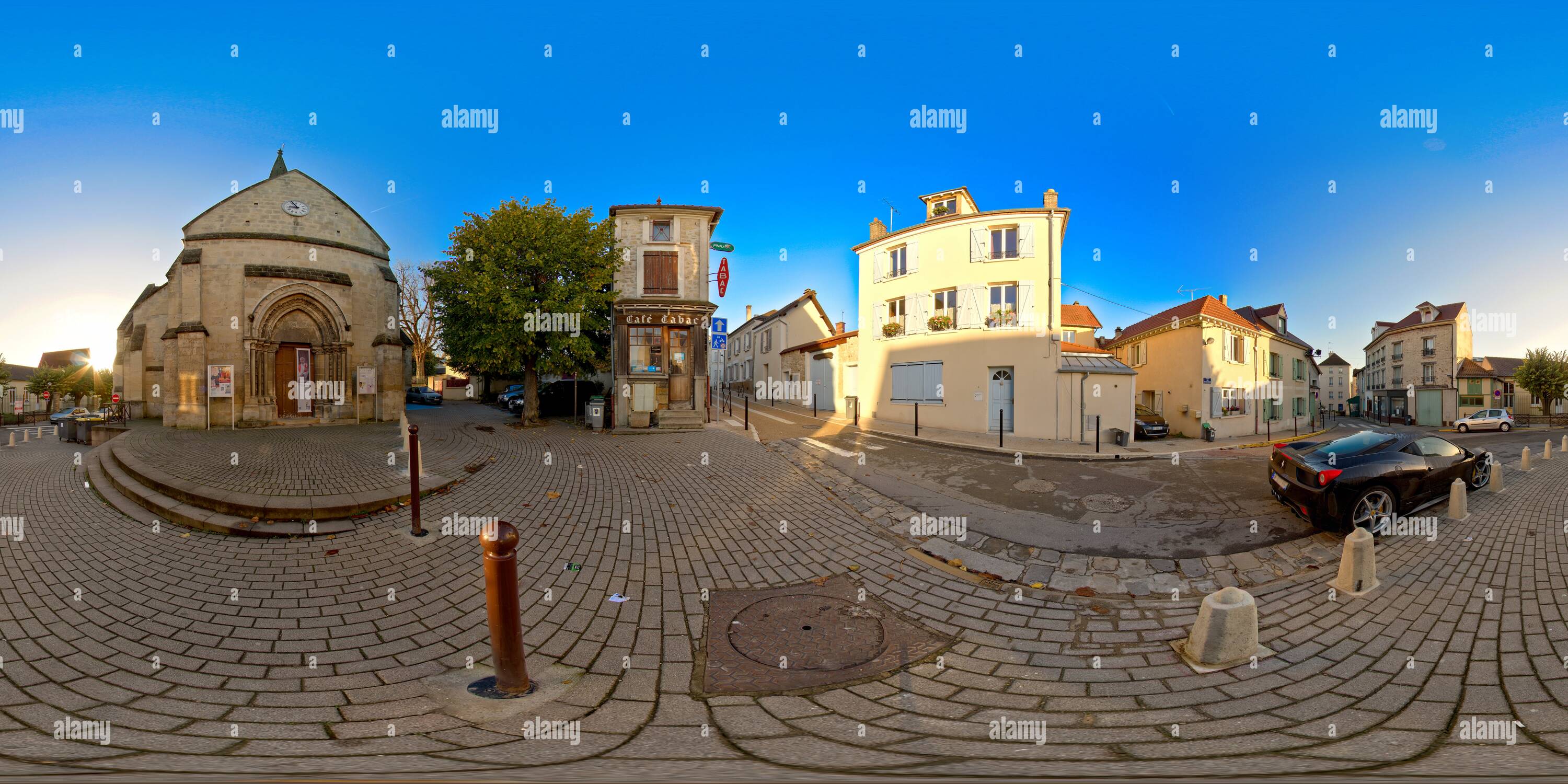 360° view of A very small Café - Alamy
