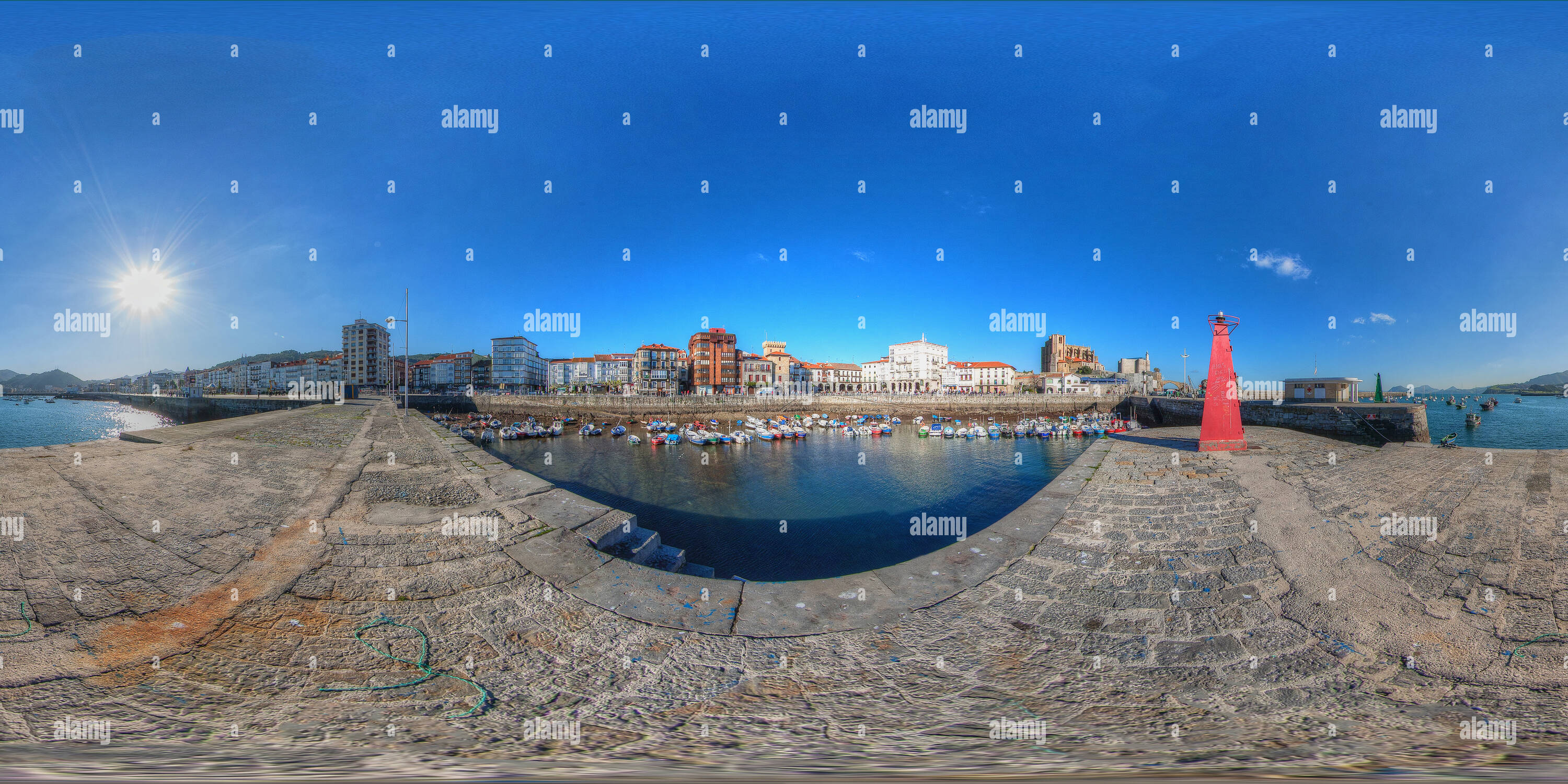 360° view of Castro Urdiales, Puerto - Alamy