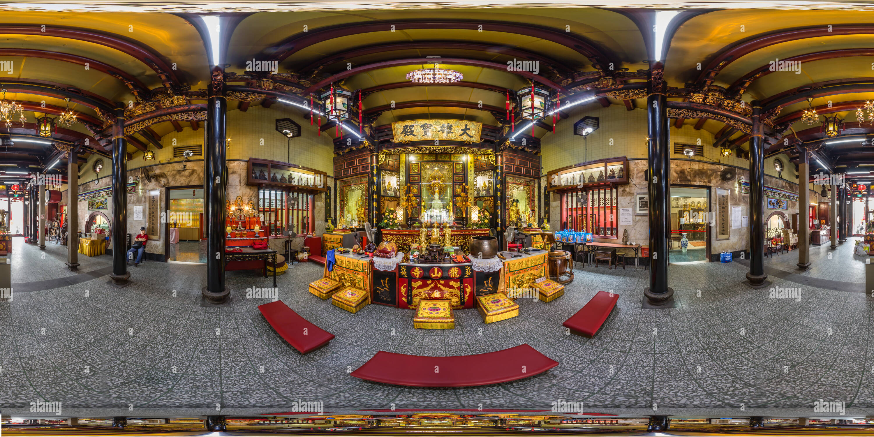 360° view of Singapore Leong San See Temple - Alamy