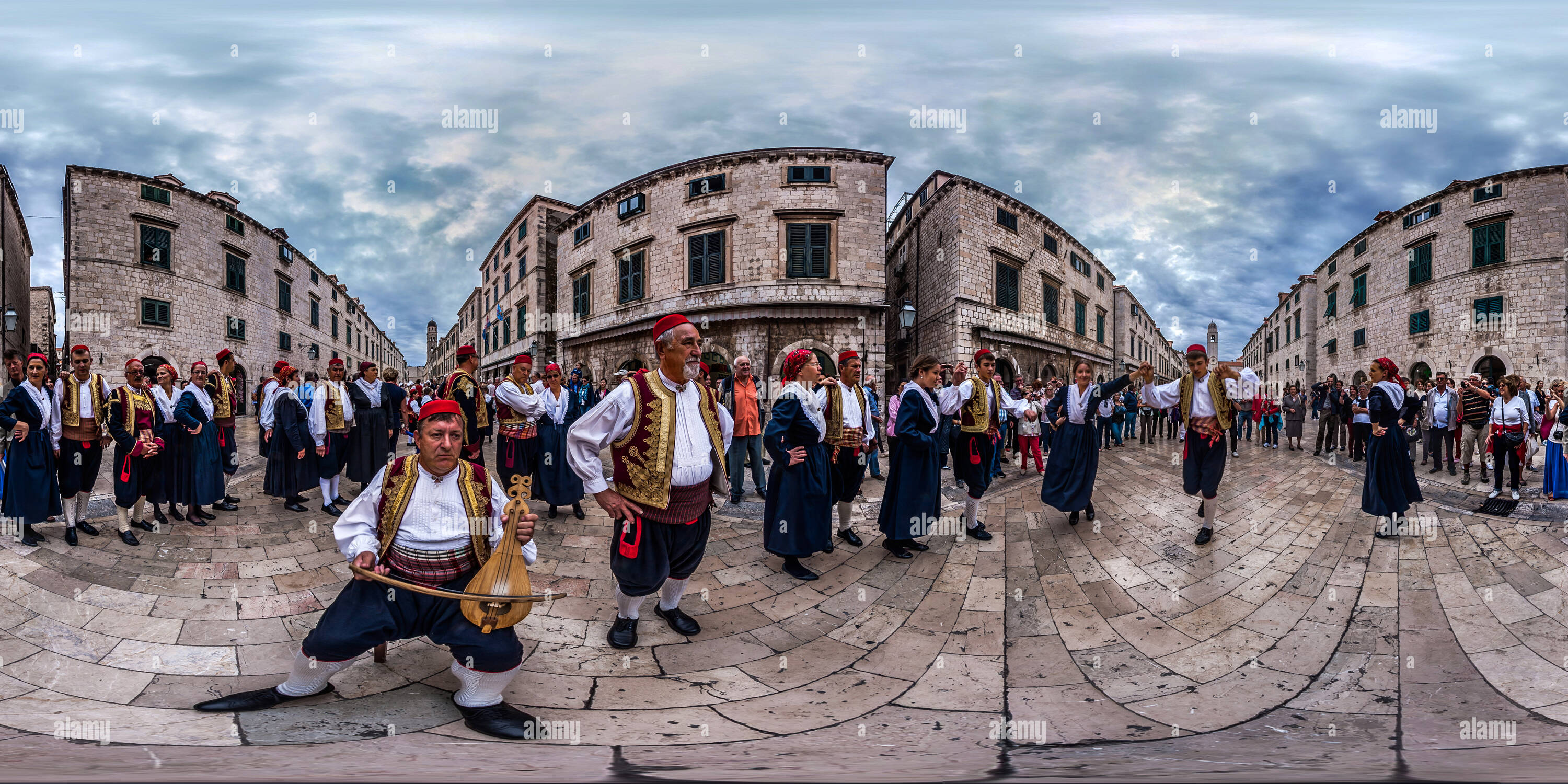 360° view of Linđo dance for the Guinness World Record - Alamy