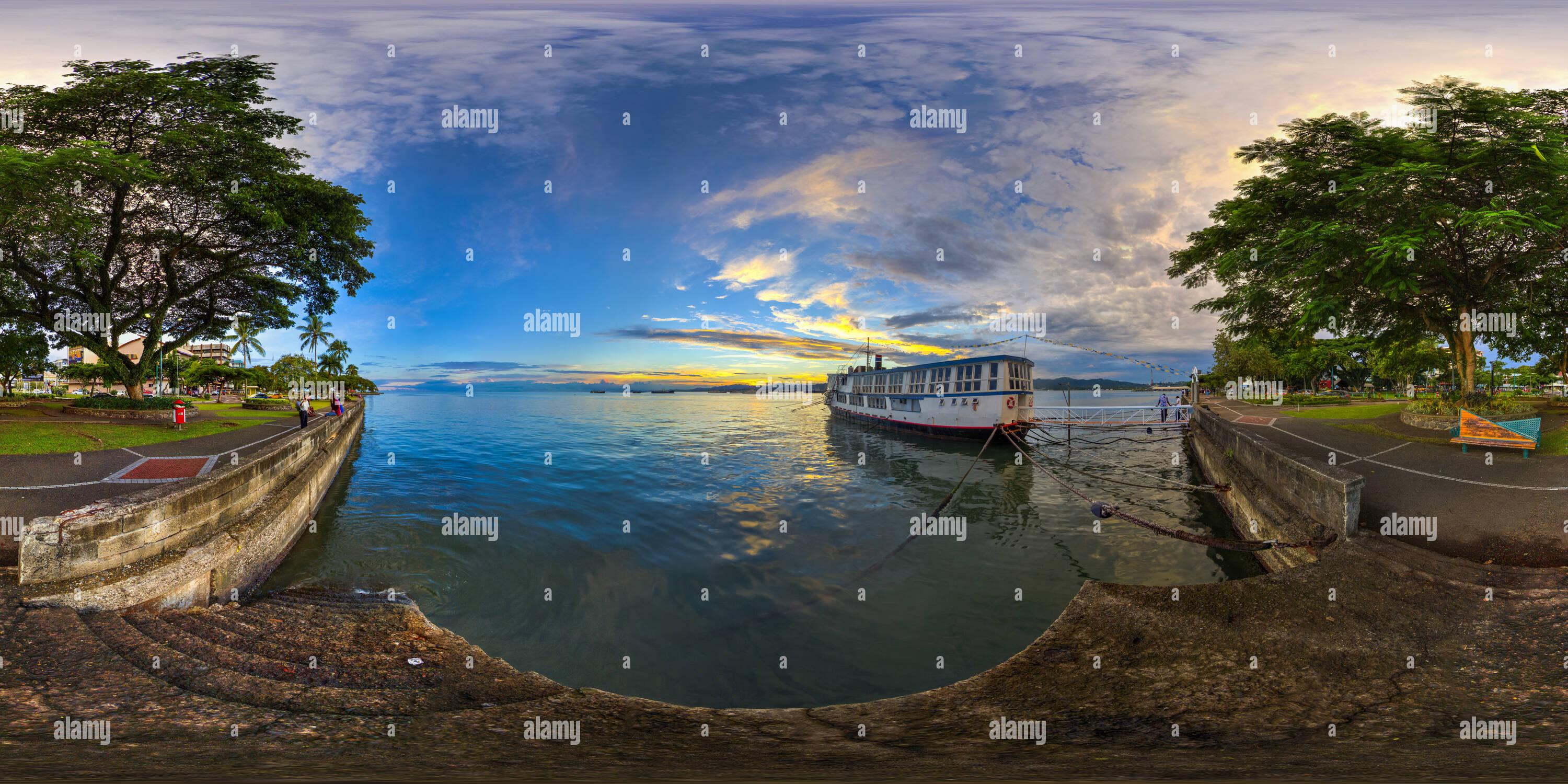 Tikos floating restaurant hi-res stock photography and images - Alamy