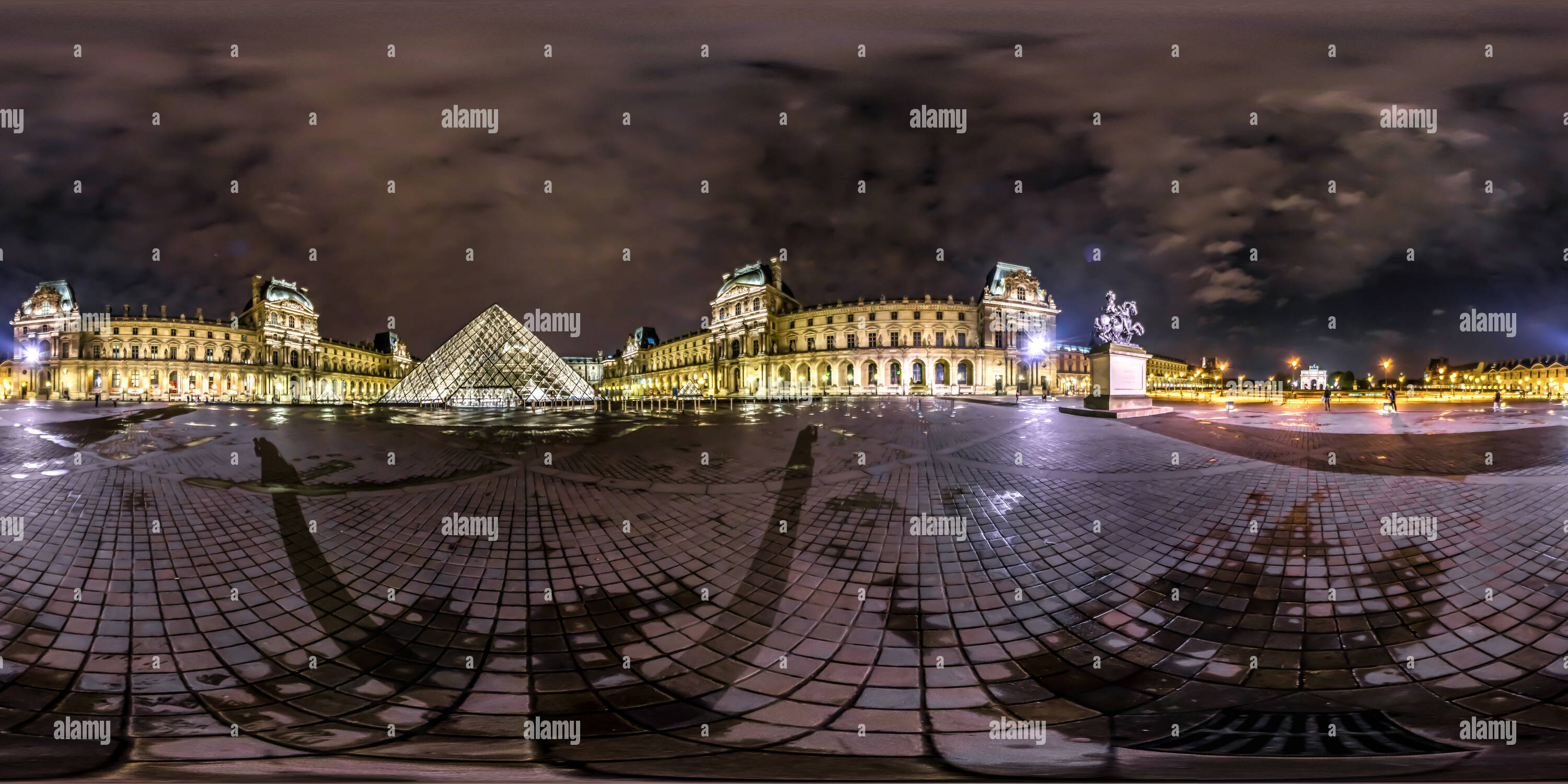 360° view of Louvre at night - Alamy