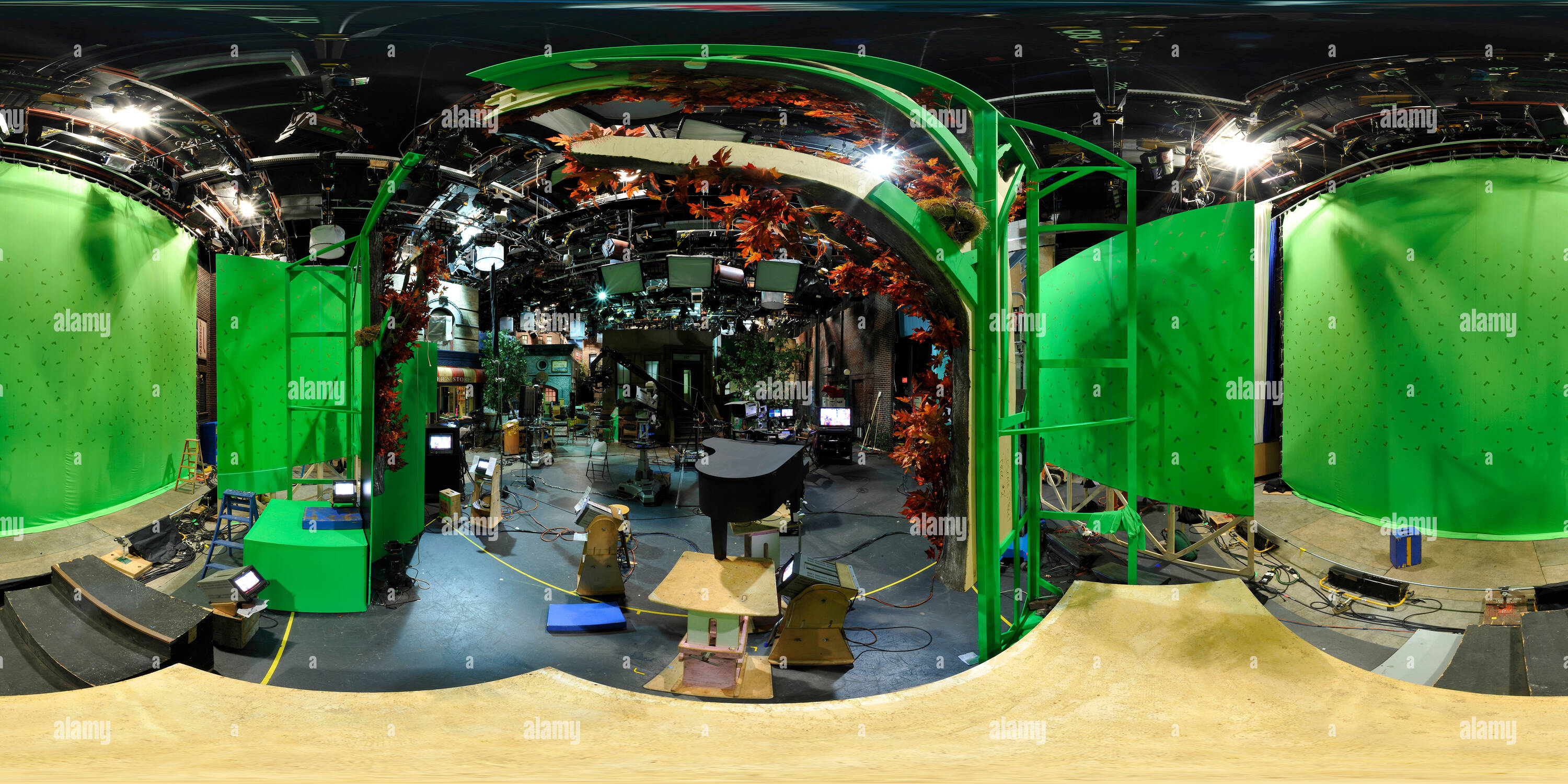 360° view of Green on the Street - Alamy