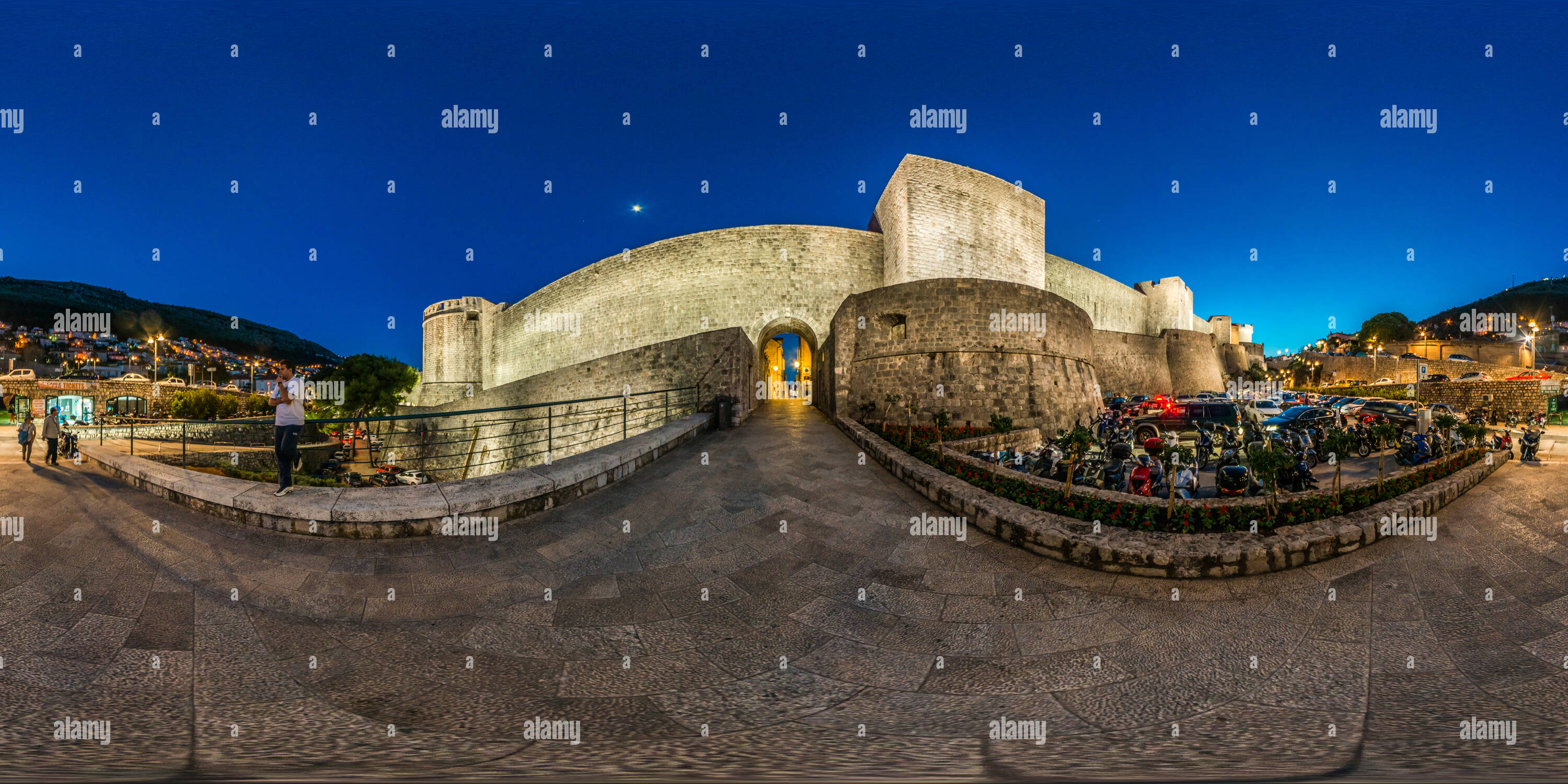 360° view of City walls at night - Alamy