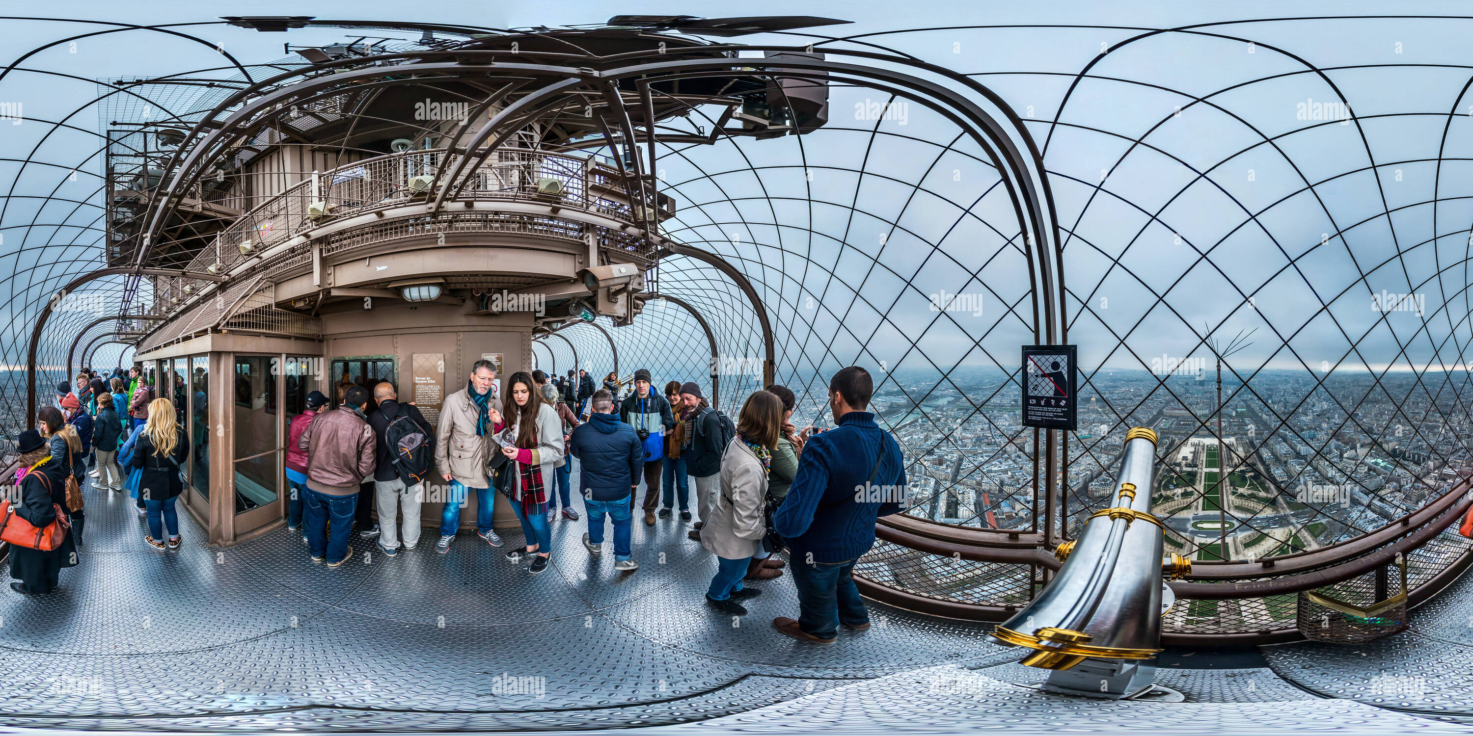360° view of Champagne au sommet de la Tour Eiffel - Alamy