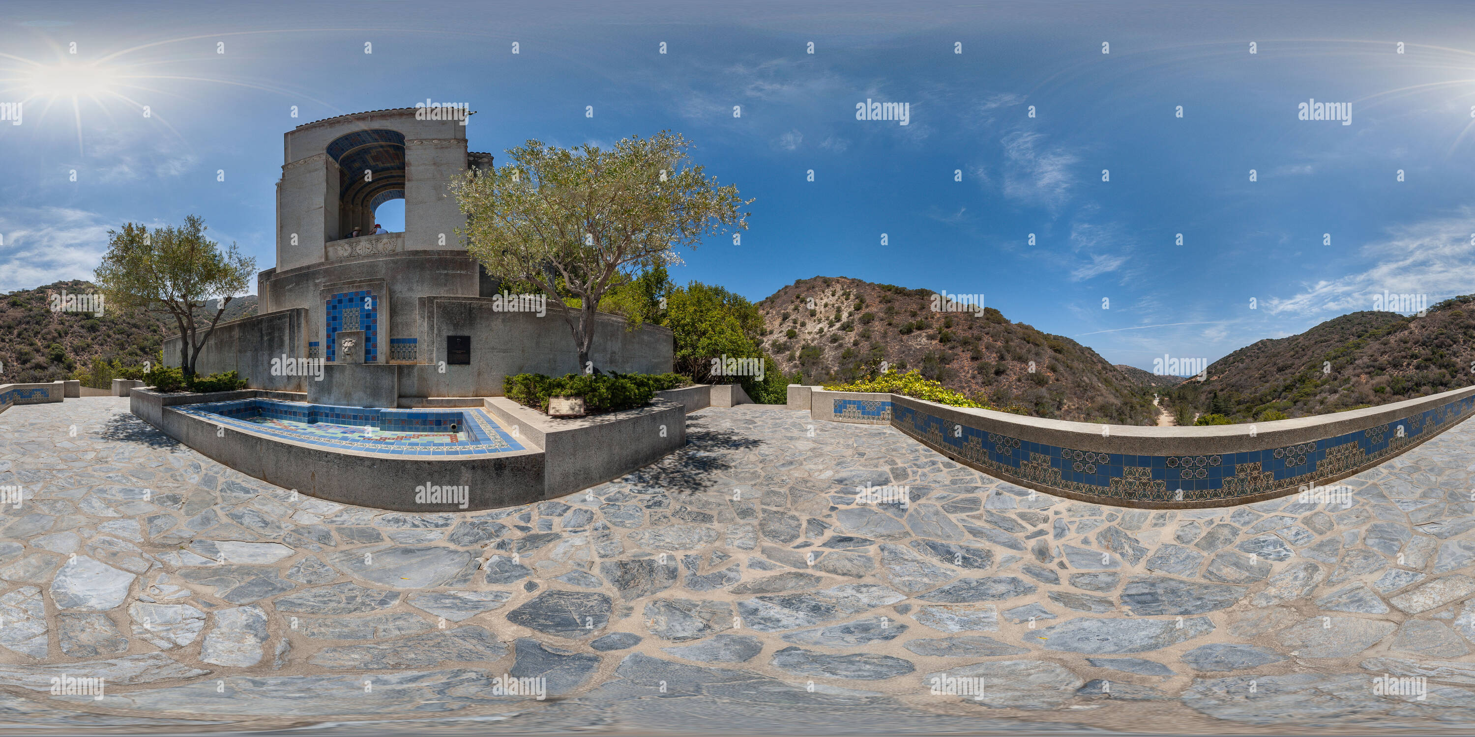 360° view of Wrigley Memorial Fountain - Alamy
