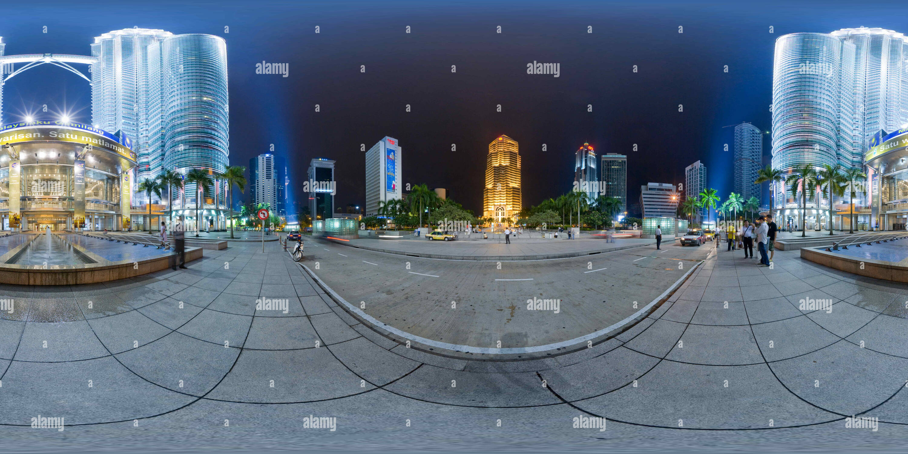 360° view of Petronas Twin Towers Kuala Lumpur Maylasia - Alamy