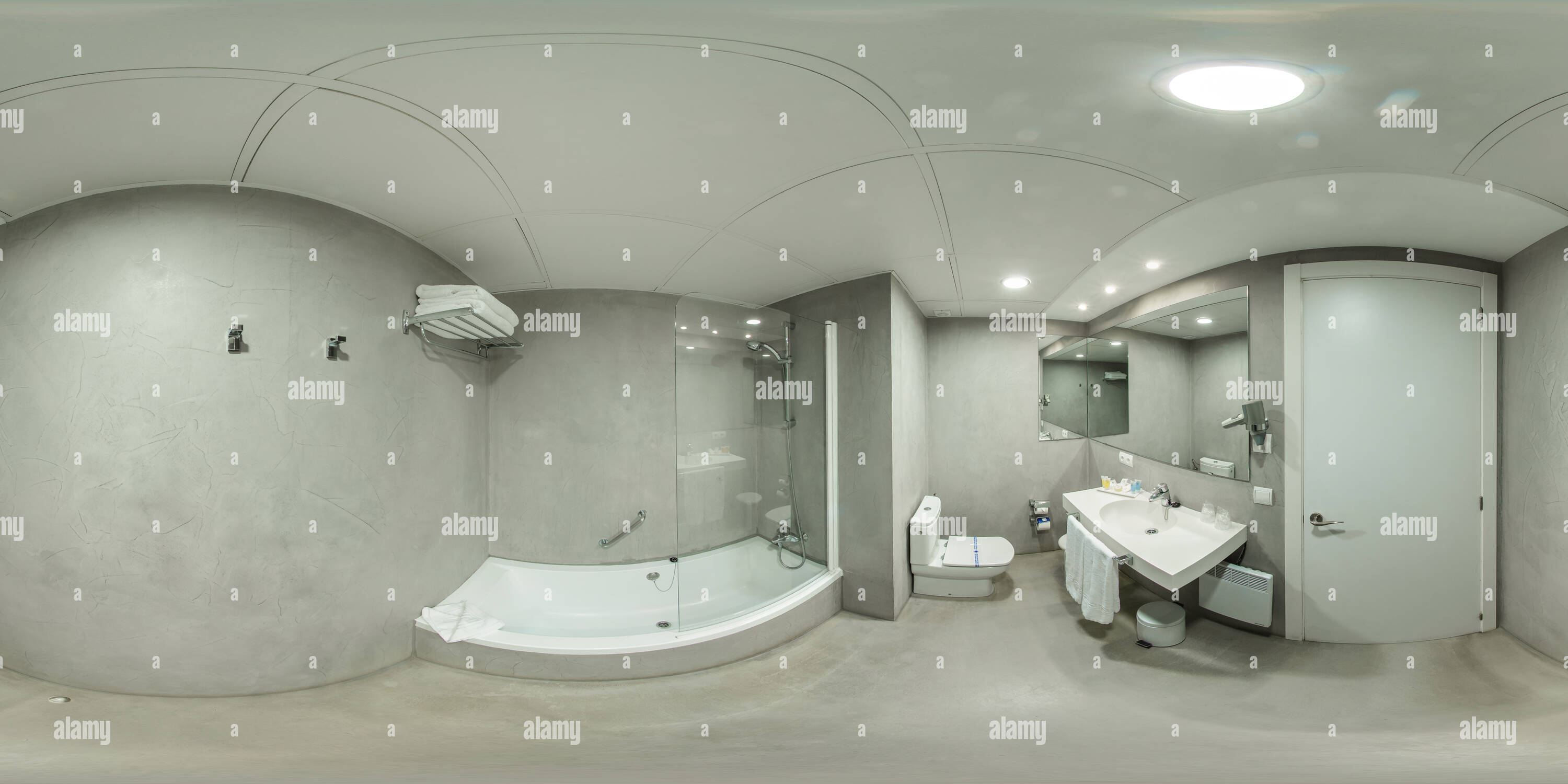 360° view of Triple Bedroom Bathroom - Hotel Belroy - Four Stars ...