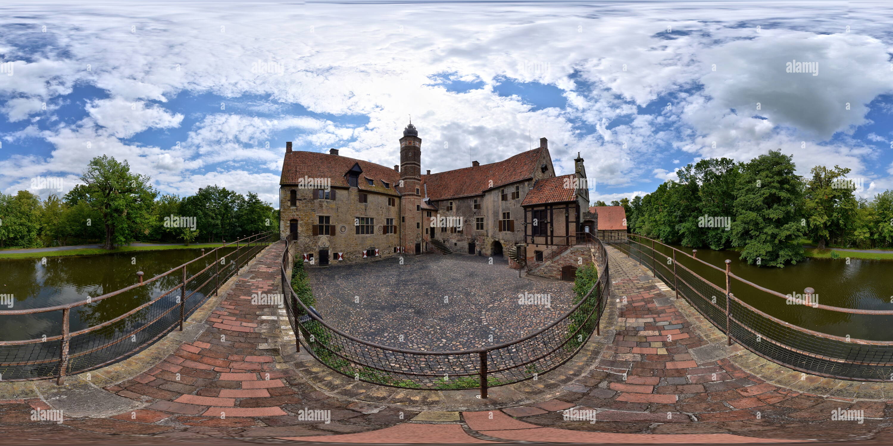 Burg vischering (vischering castle) hi-res stock photography and images ...