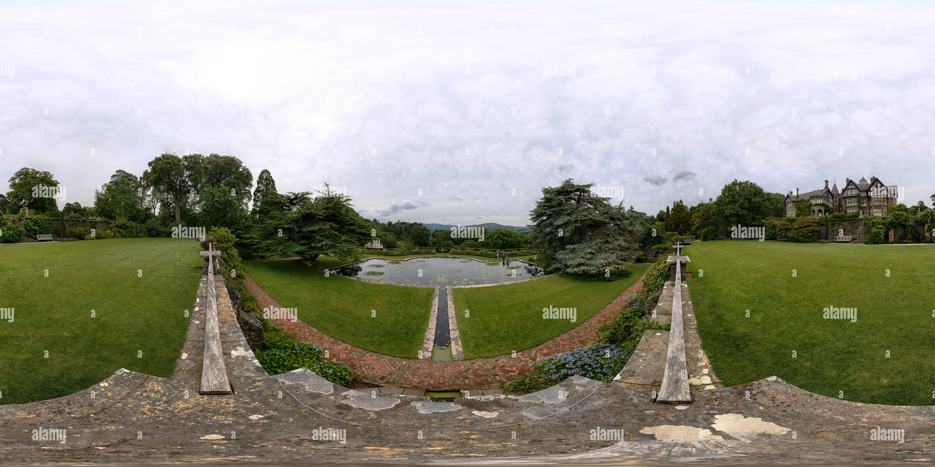 Bodnant garden hi-res stock photography and images - Alamy