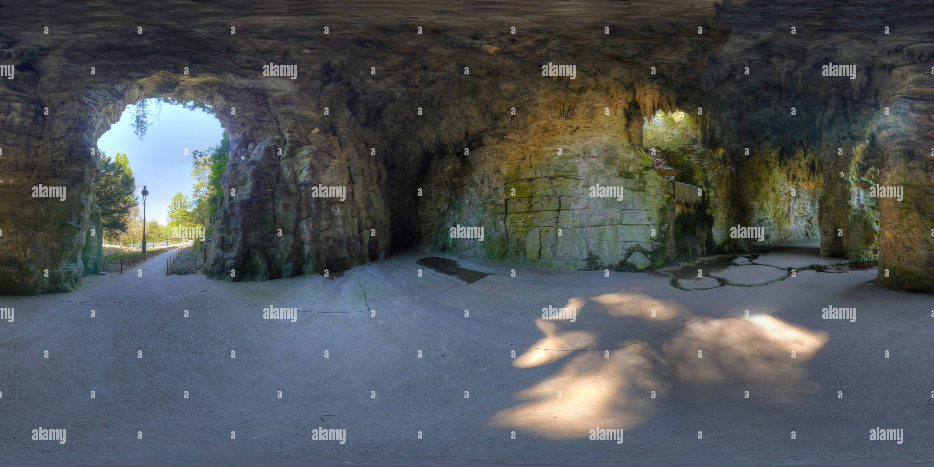 360° view of Cave in Park des Buttes Chaumont - Alamy