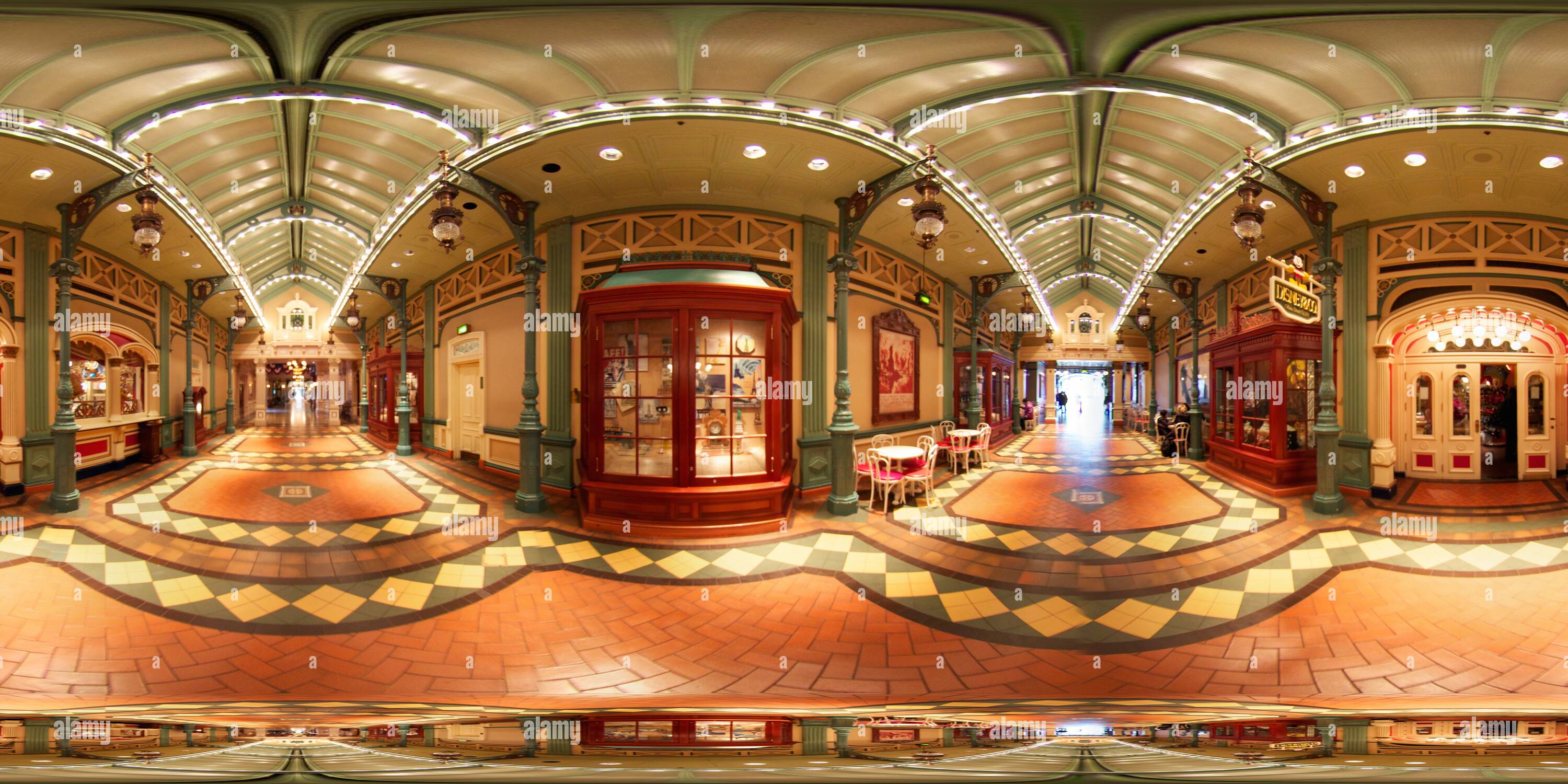 360° view of Disneyland Paris - Liberty Arcade - Alamy