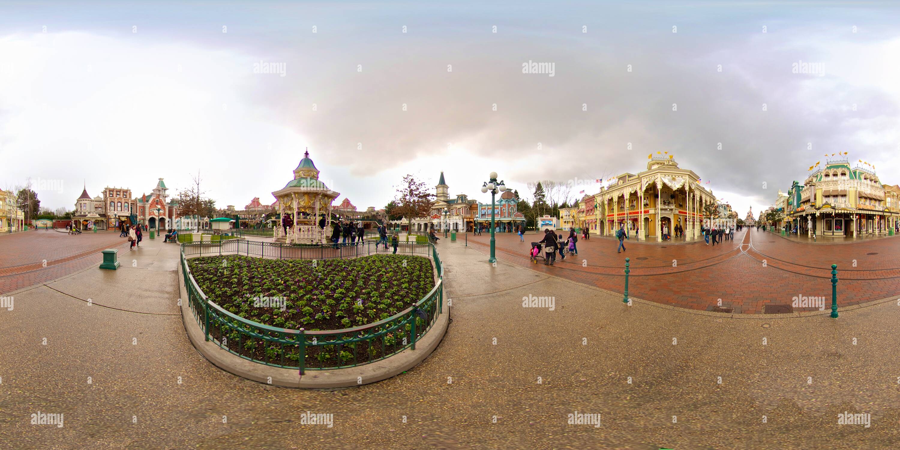 360° view of Disneyland Paris - Town Square - Alamy