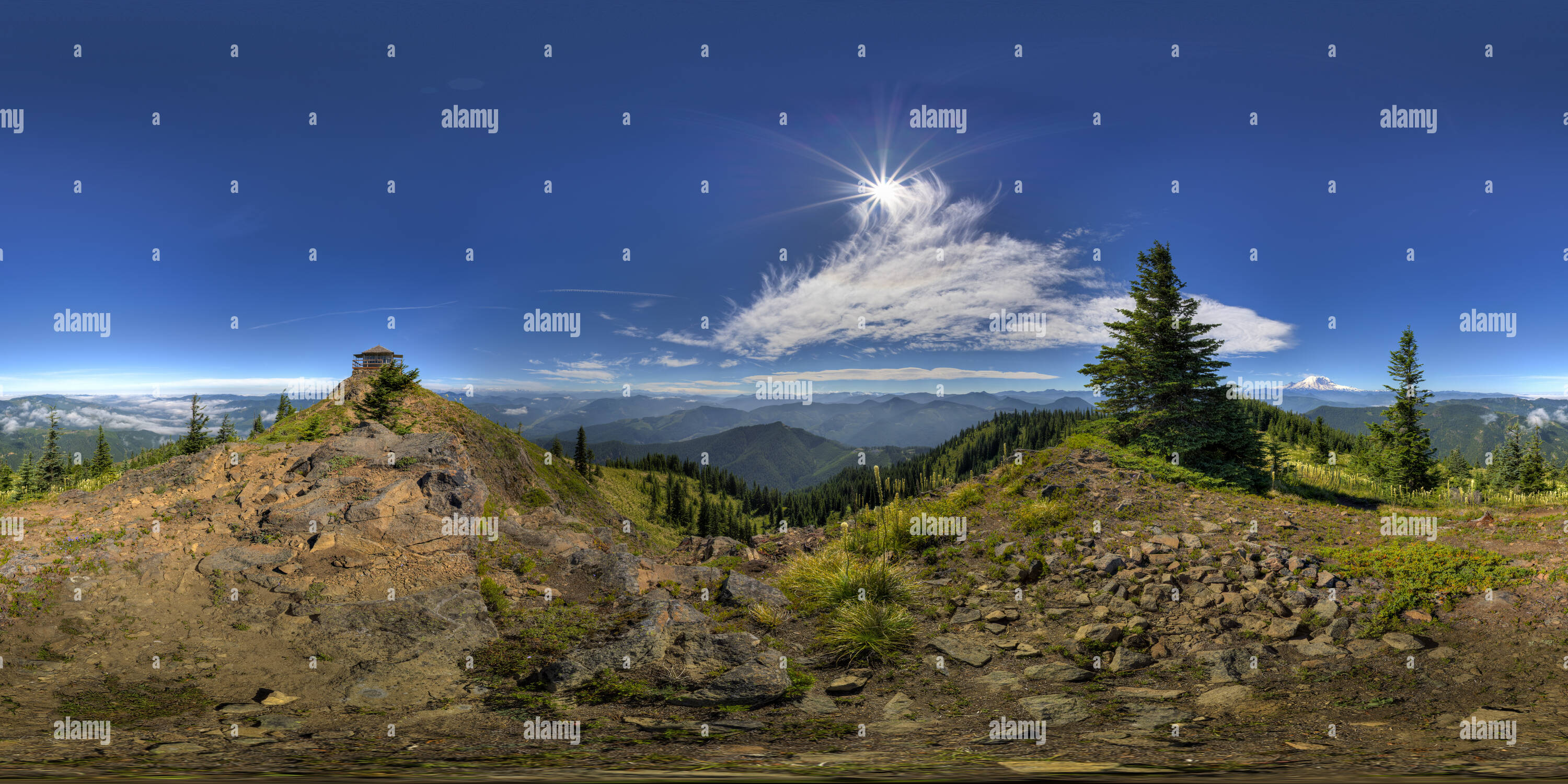 360° view of Kelly Butte Lookout, South Cascades, WA State - Alamy