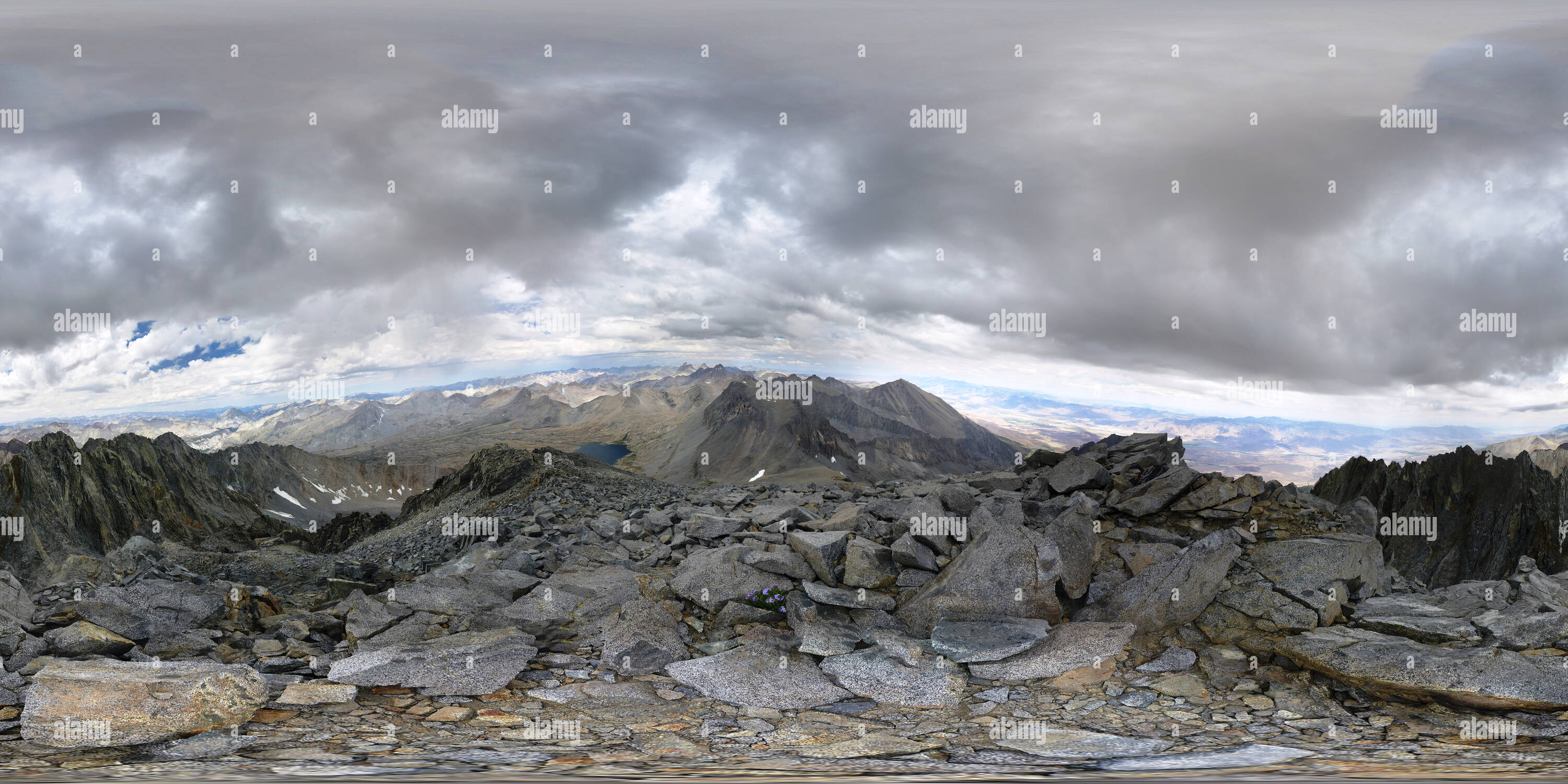 360° view of Leaving Split Mountain Summit - Alamy