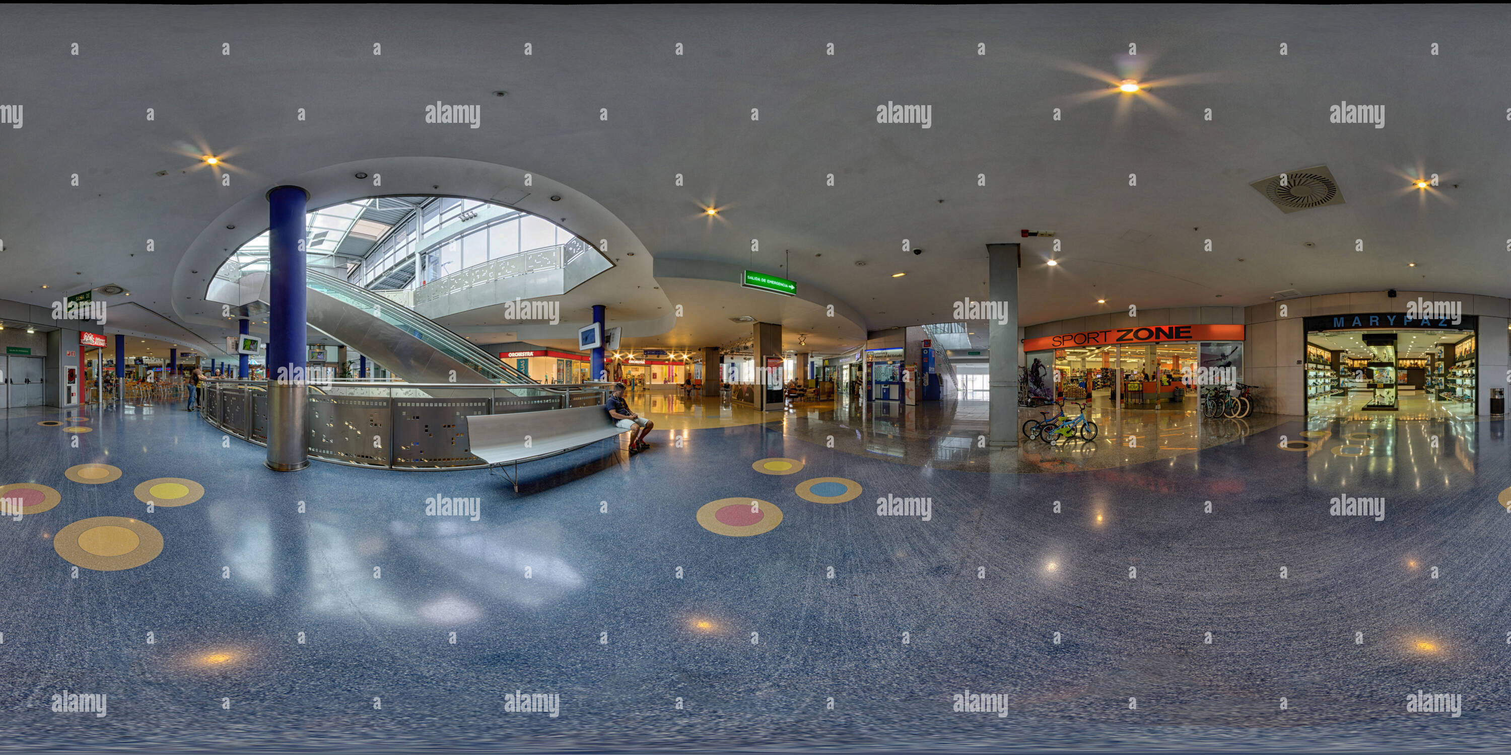 Mall level hi-res stock photography and images - Alamy