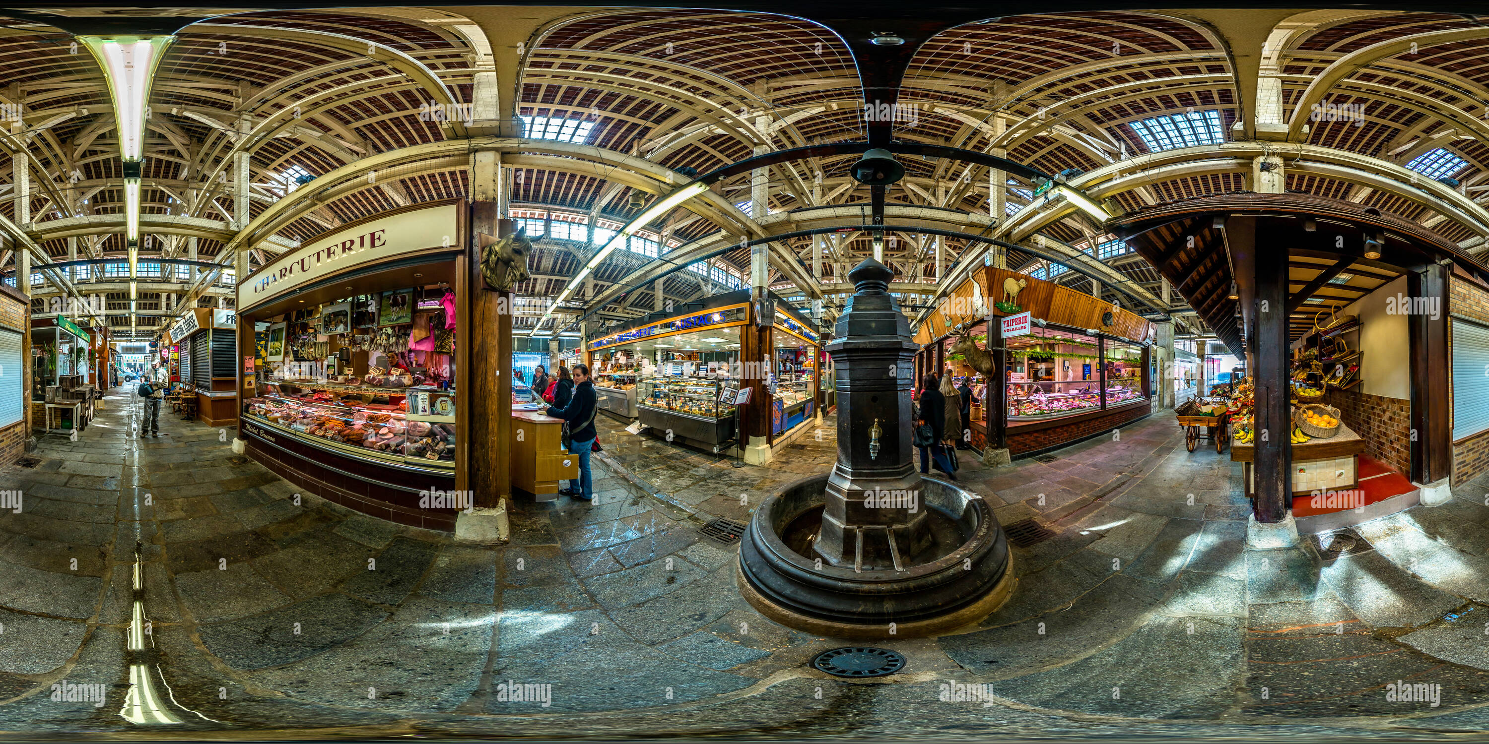 The marché aligre hi-res stock photography and images - Alamy