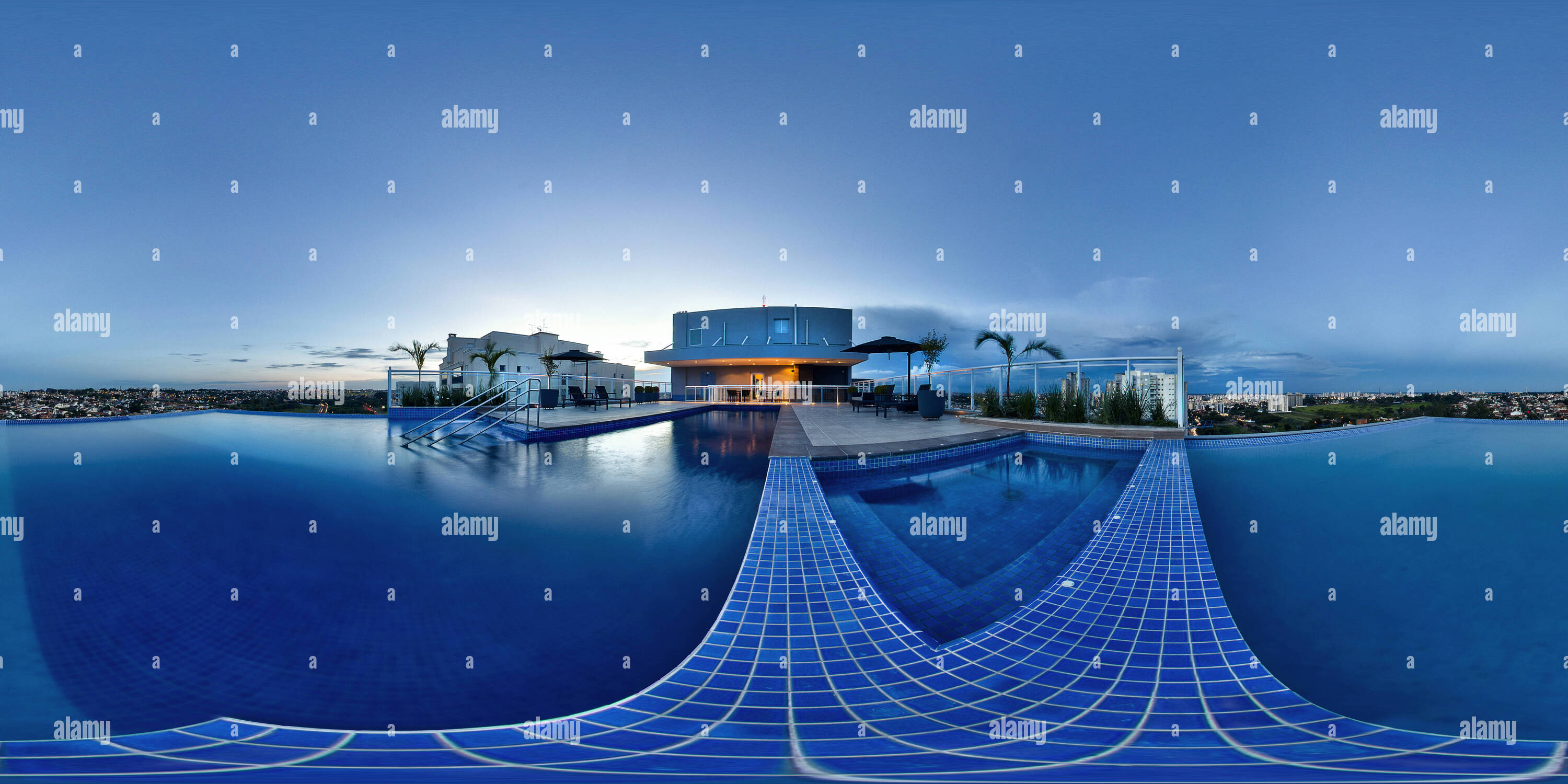 360° view of Swimming Pool in the Sky - Alamy