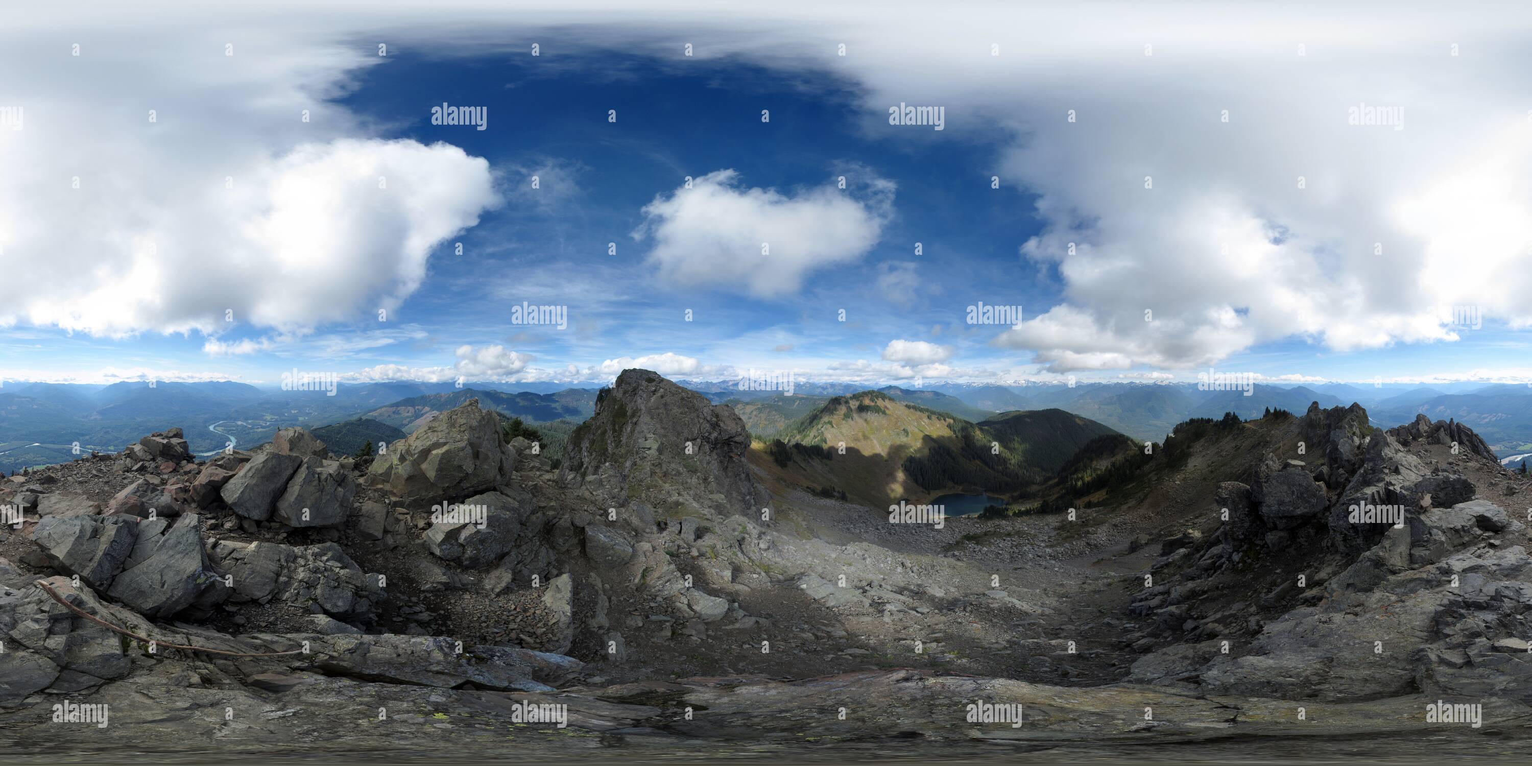 360° view of Sauk Mountain (5541'/1689m) summit - Alamy