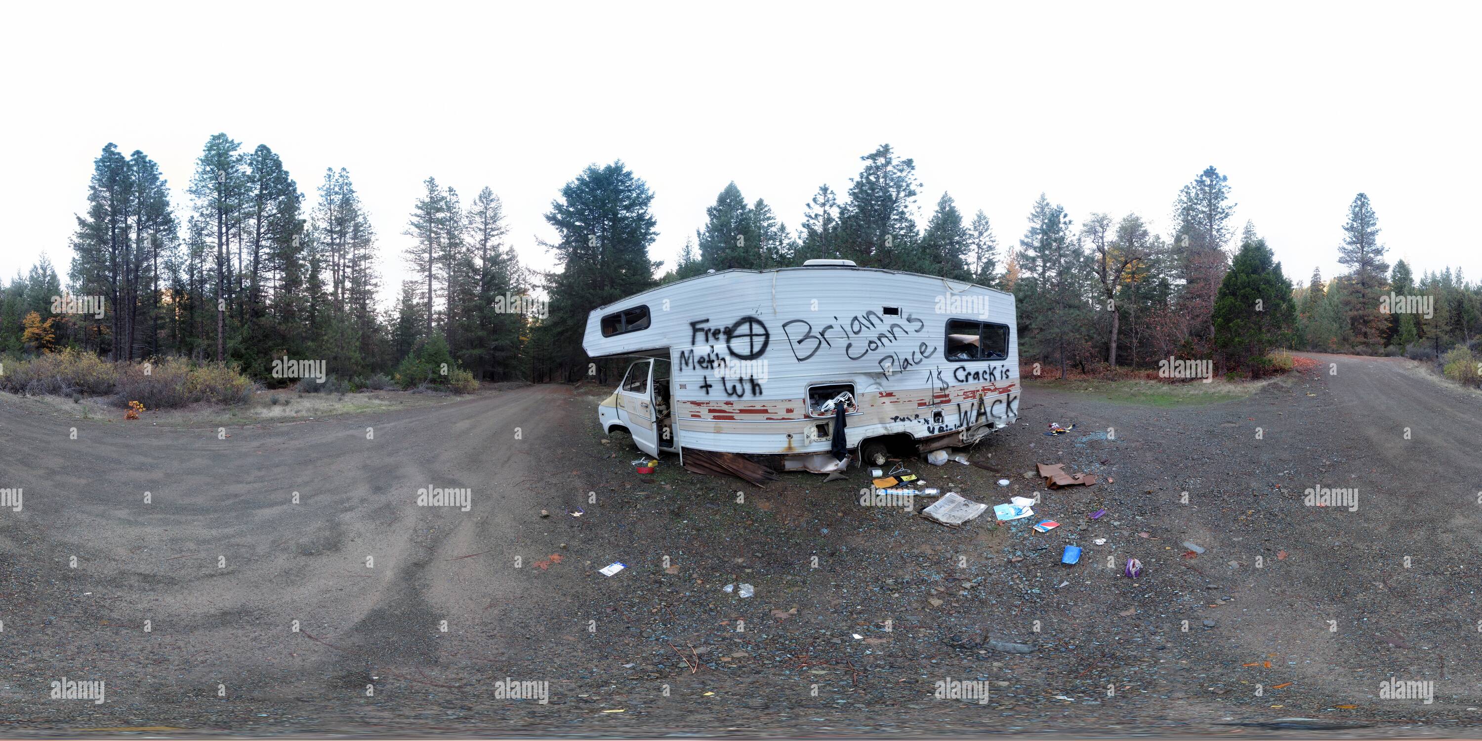 360° view of Trashed RV (abandoned) [3] - Alamy