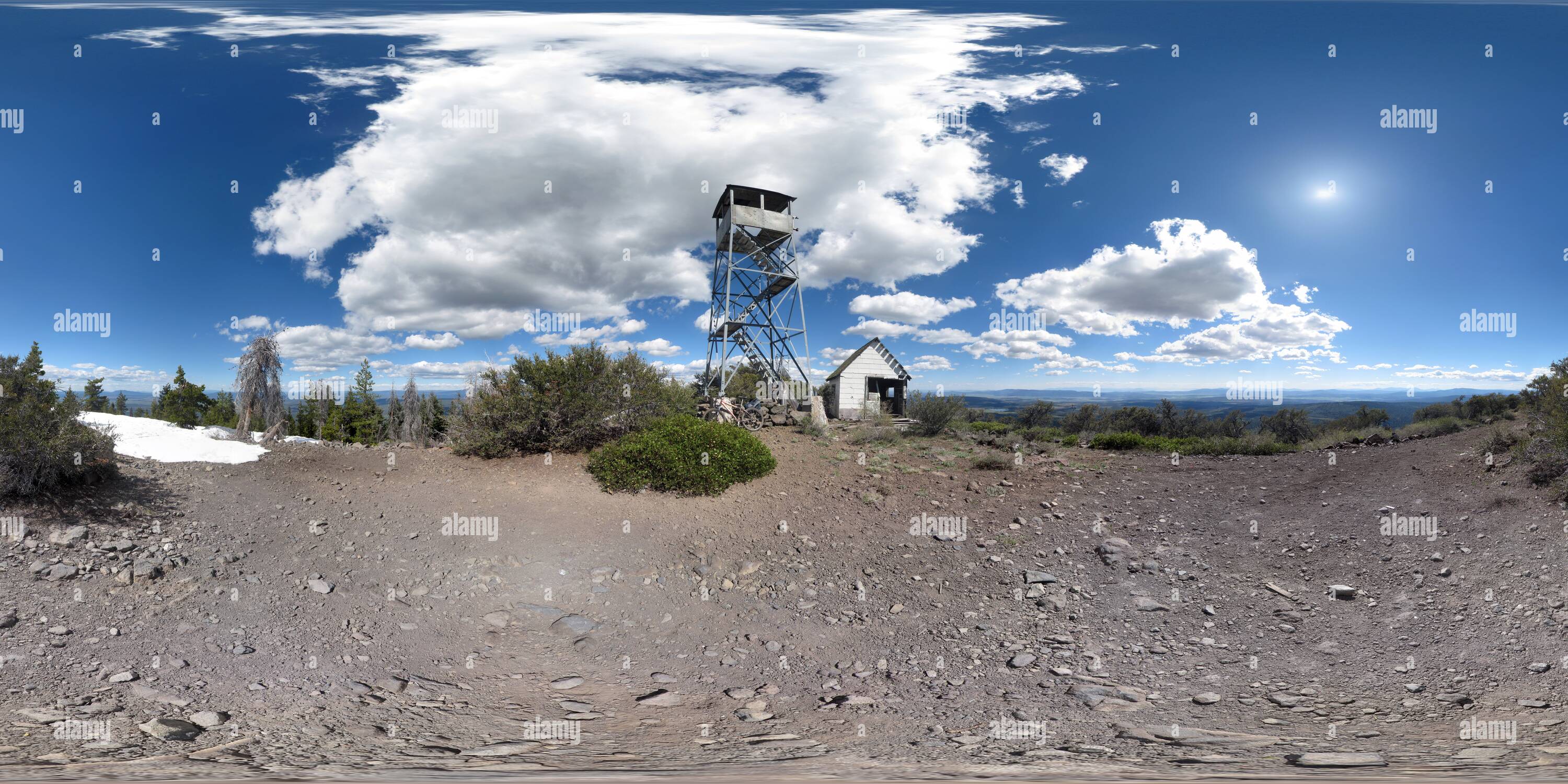 360° view of Yainax Butte fire lookout (exterior - Alamy
