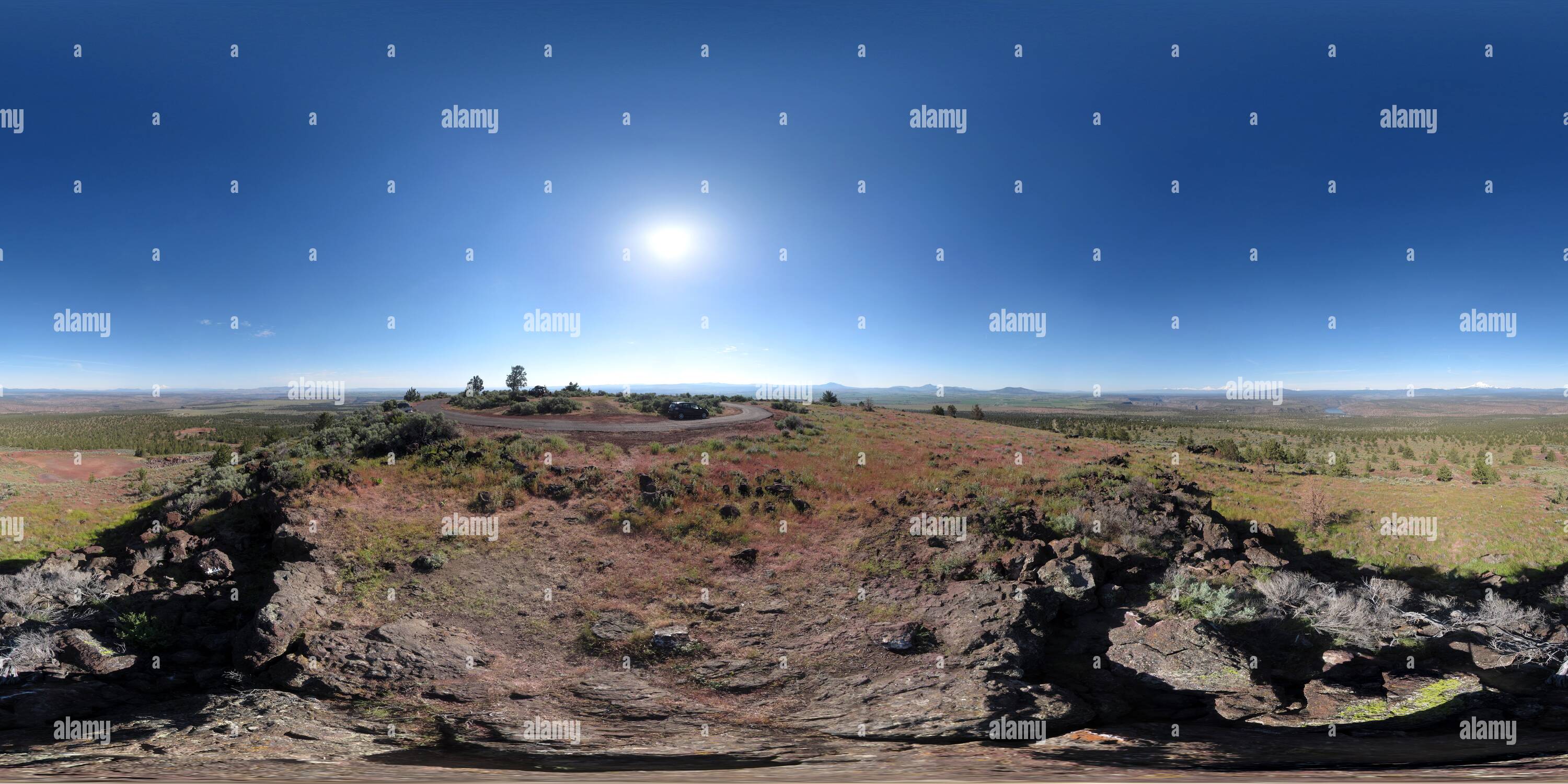 360° view of Round Butte (3272'/997m) summit - Alamy