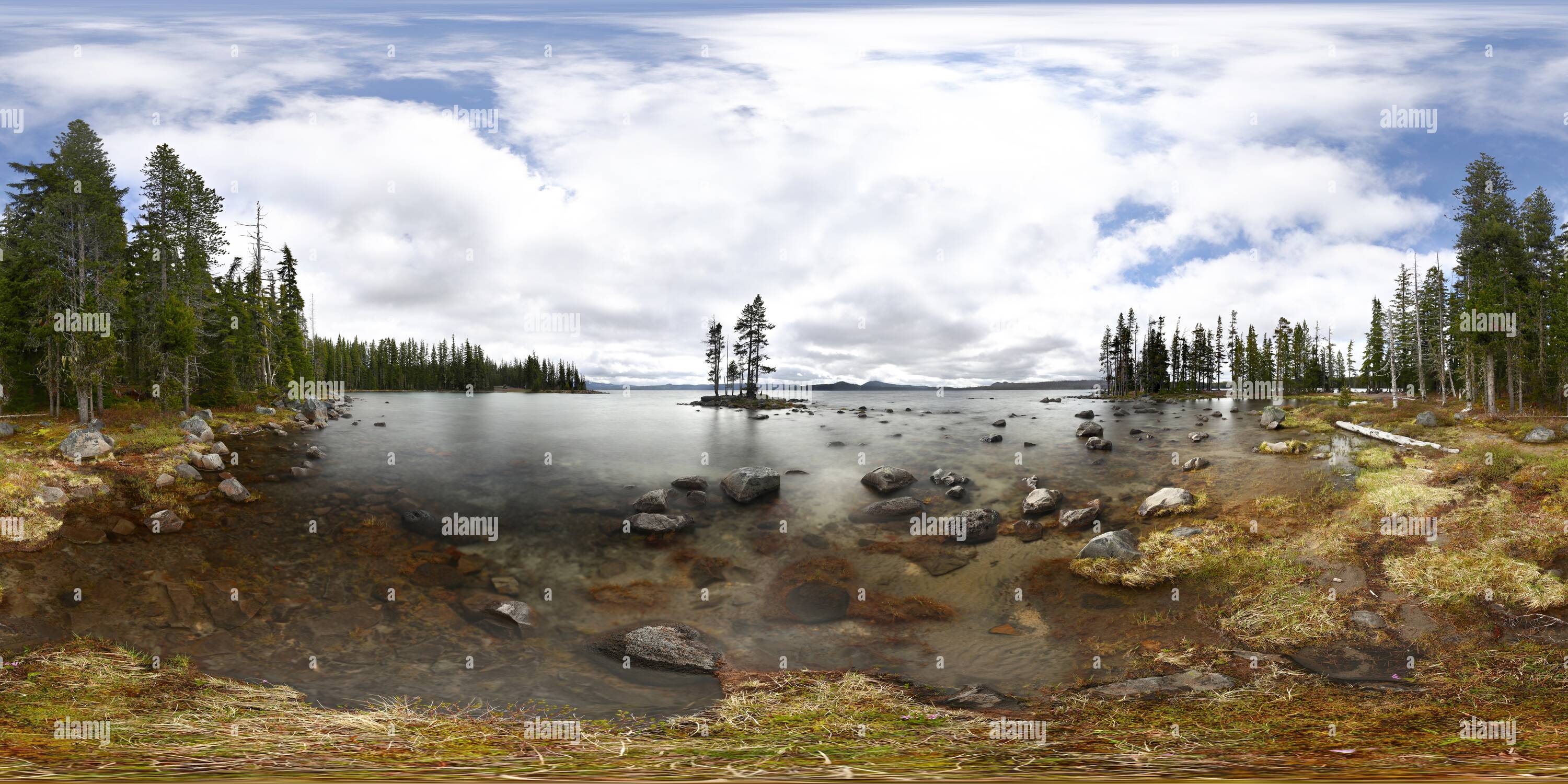 360° view of Waldo Lake - Islet Point - Alamy