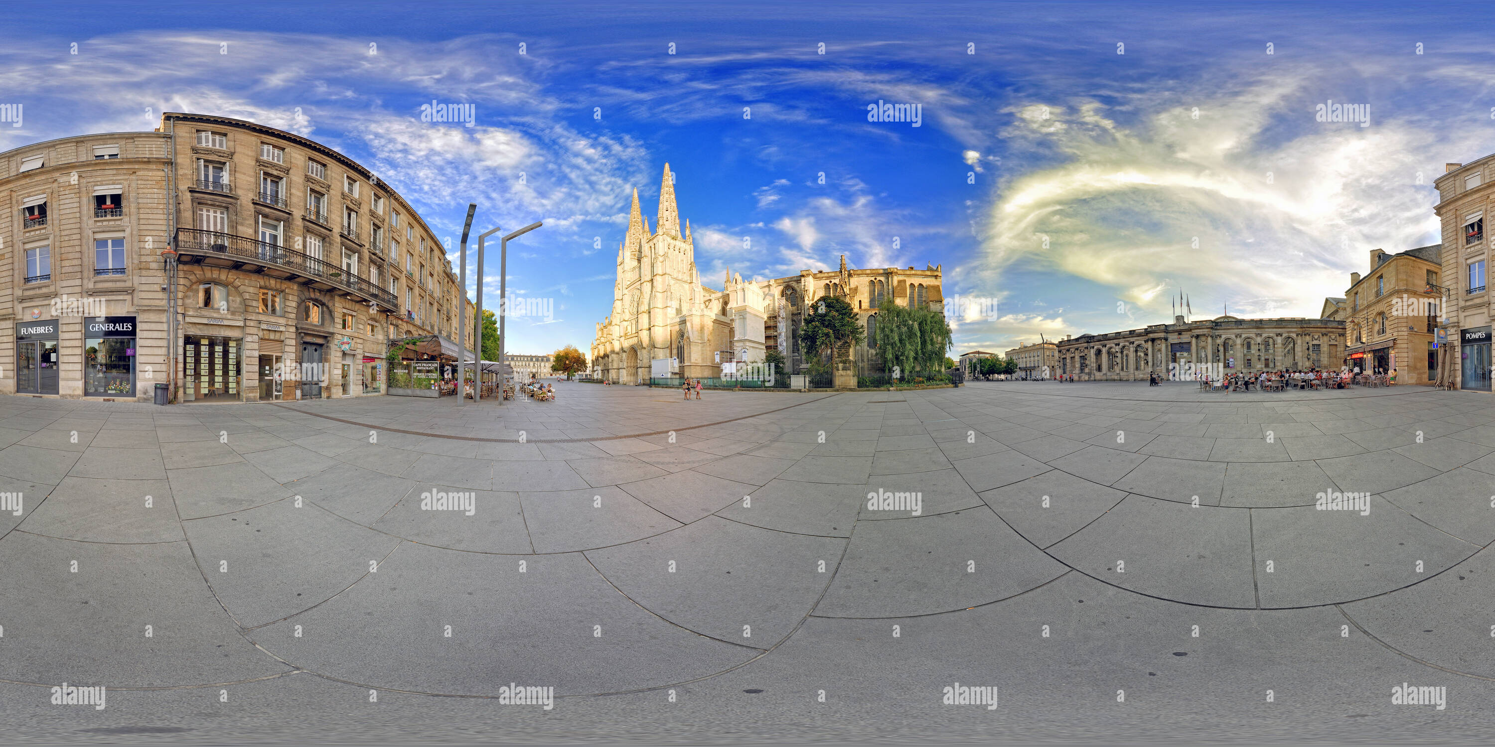 360° view of Cathedral of Saint-Andre in Bordeaux - Alamy