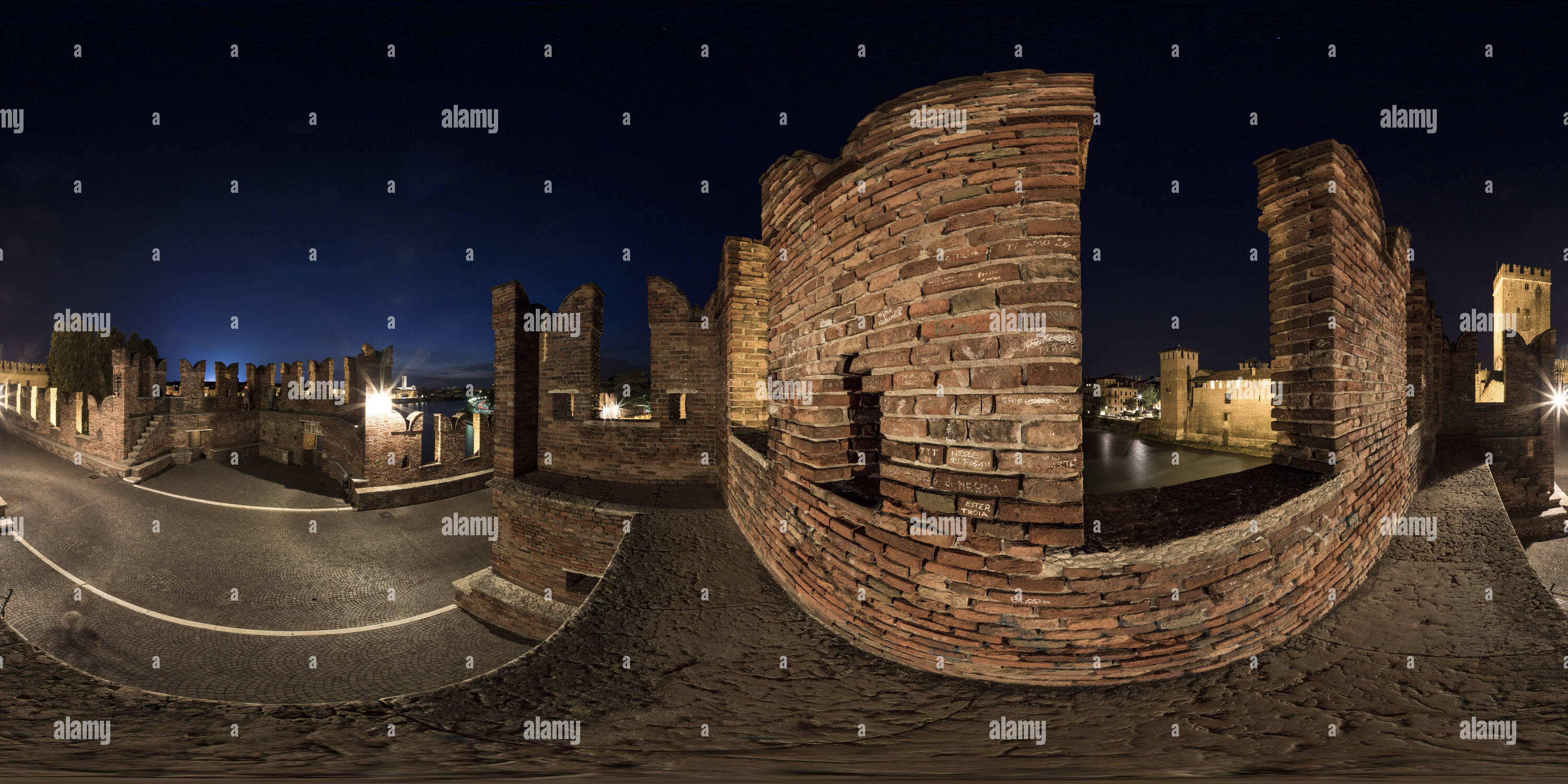 360° view of Castelvecchio Bridge, Verona, Italy - Alamy