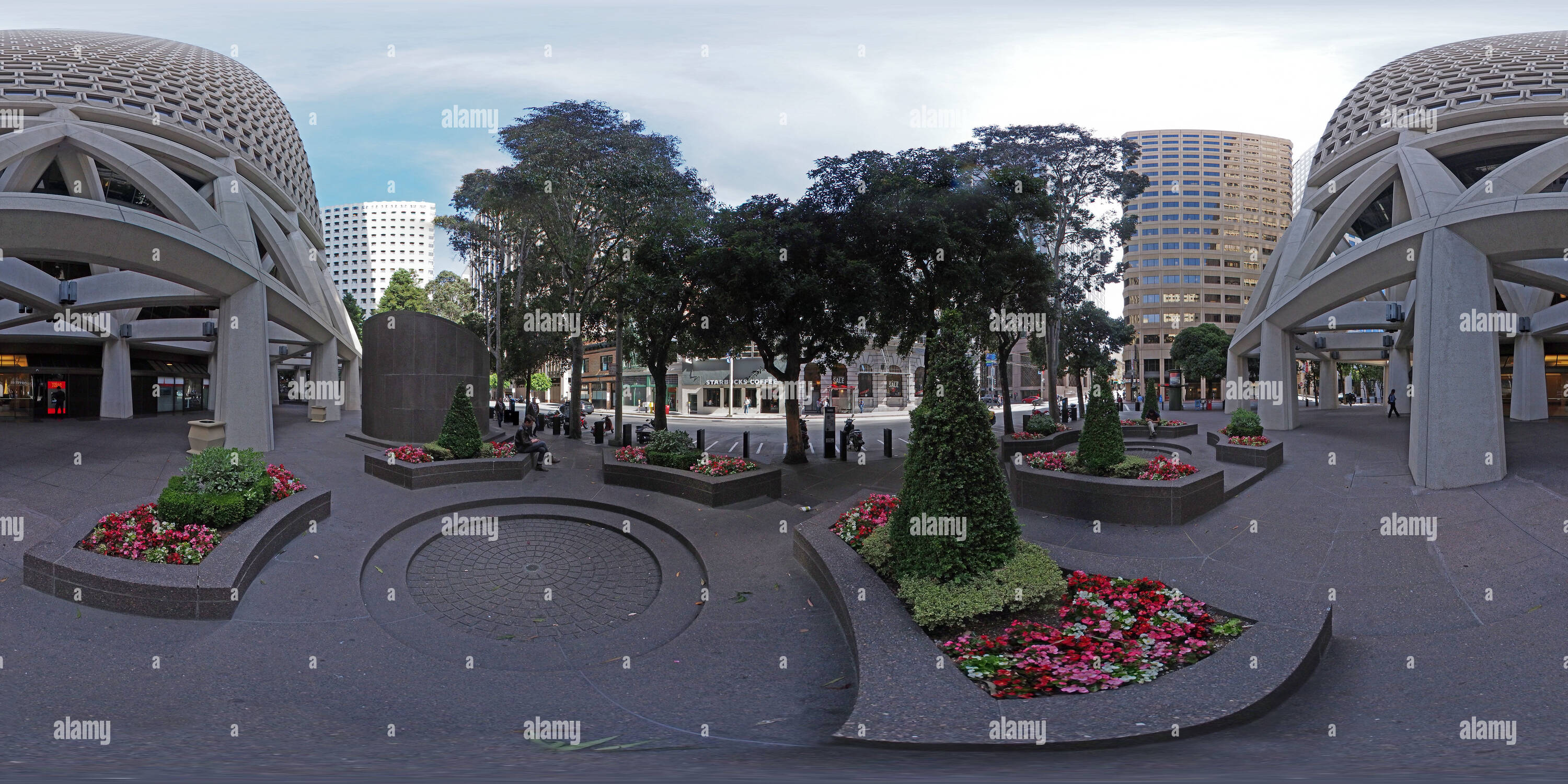 360° view of Transamerica Pyramid base - Alamy