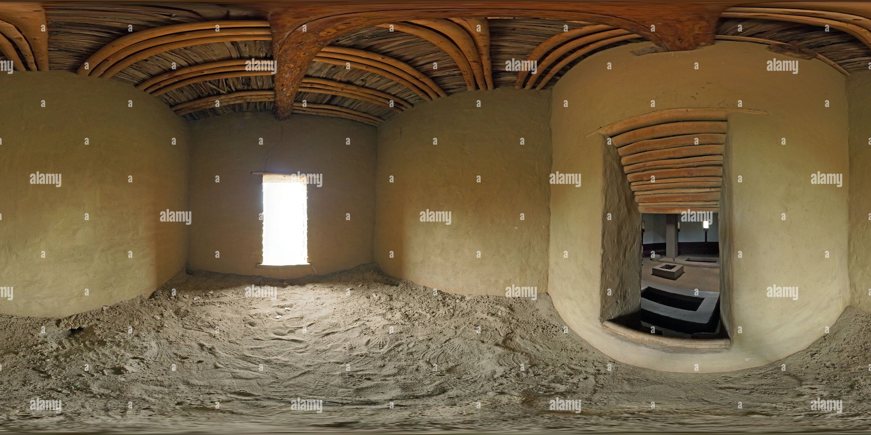 360° view of Peripheral viewing chambers at the Aztec great kiva - Alamy