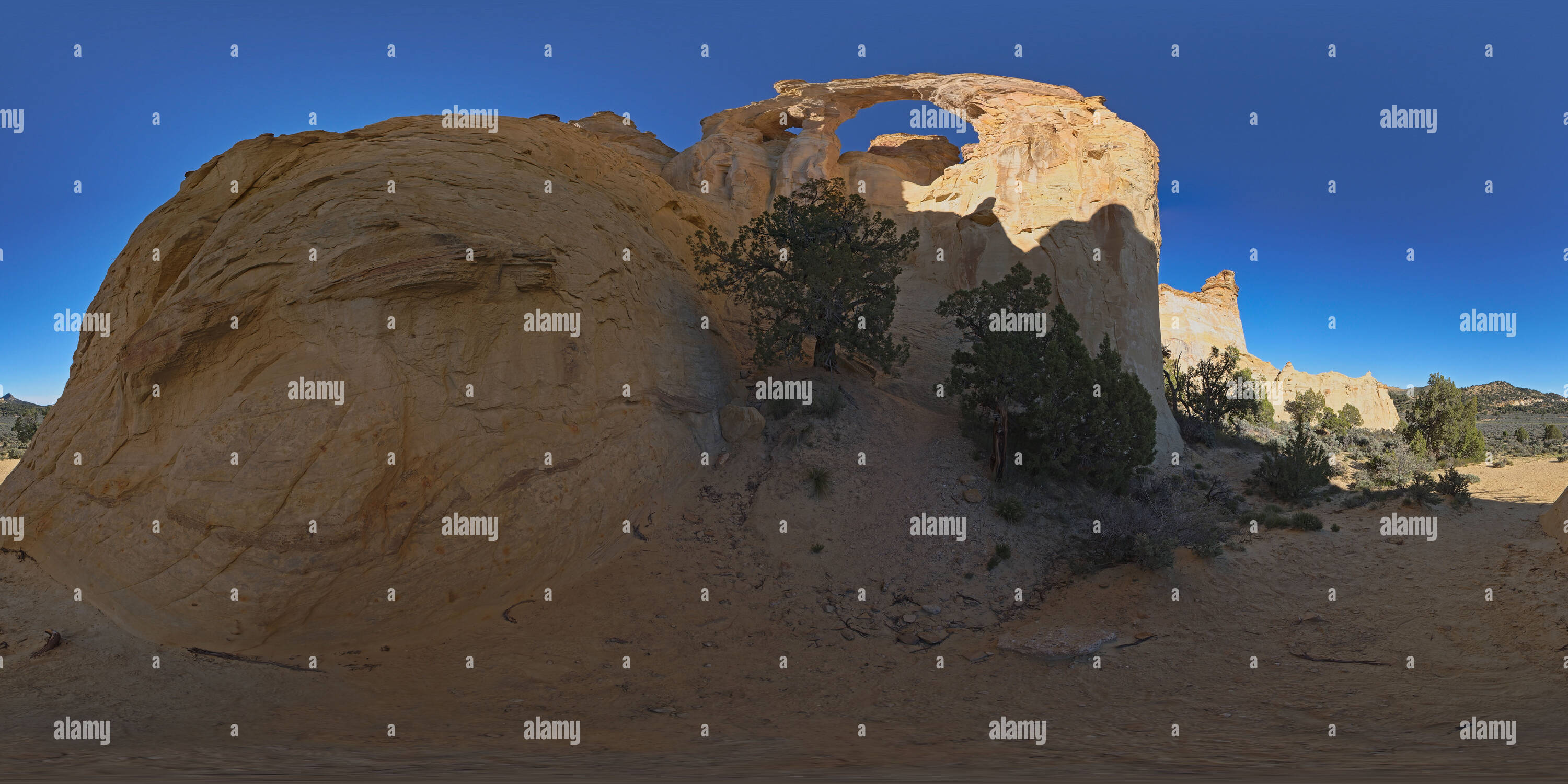 360° view of At the base of Grosvenor Arch - Alamy