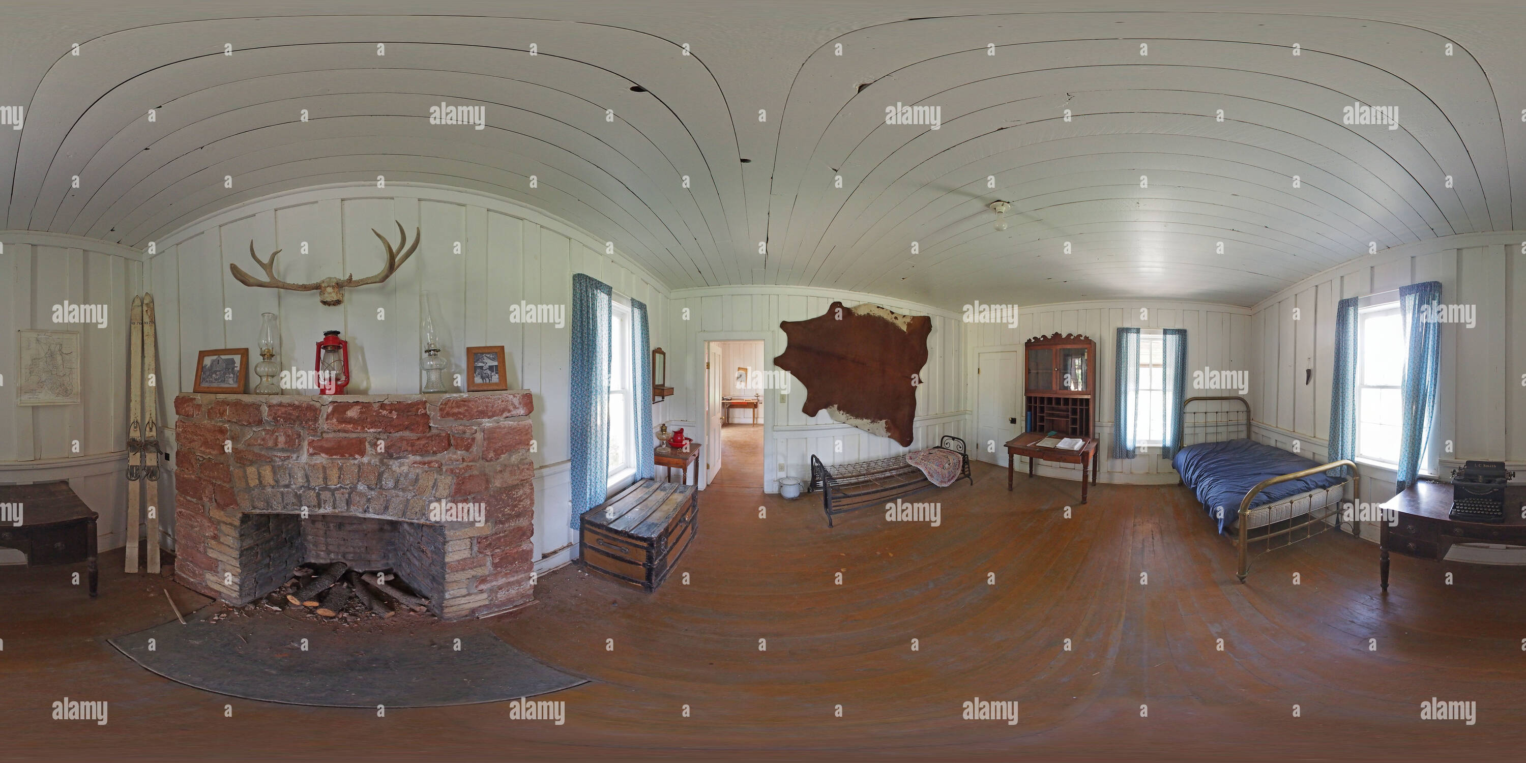 360° view of Bedroom in the historic ranger cabin at Jacob Lake - Alamy