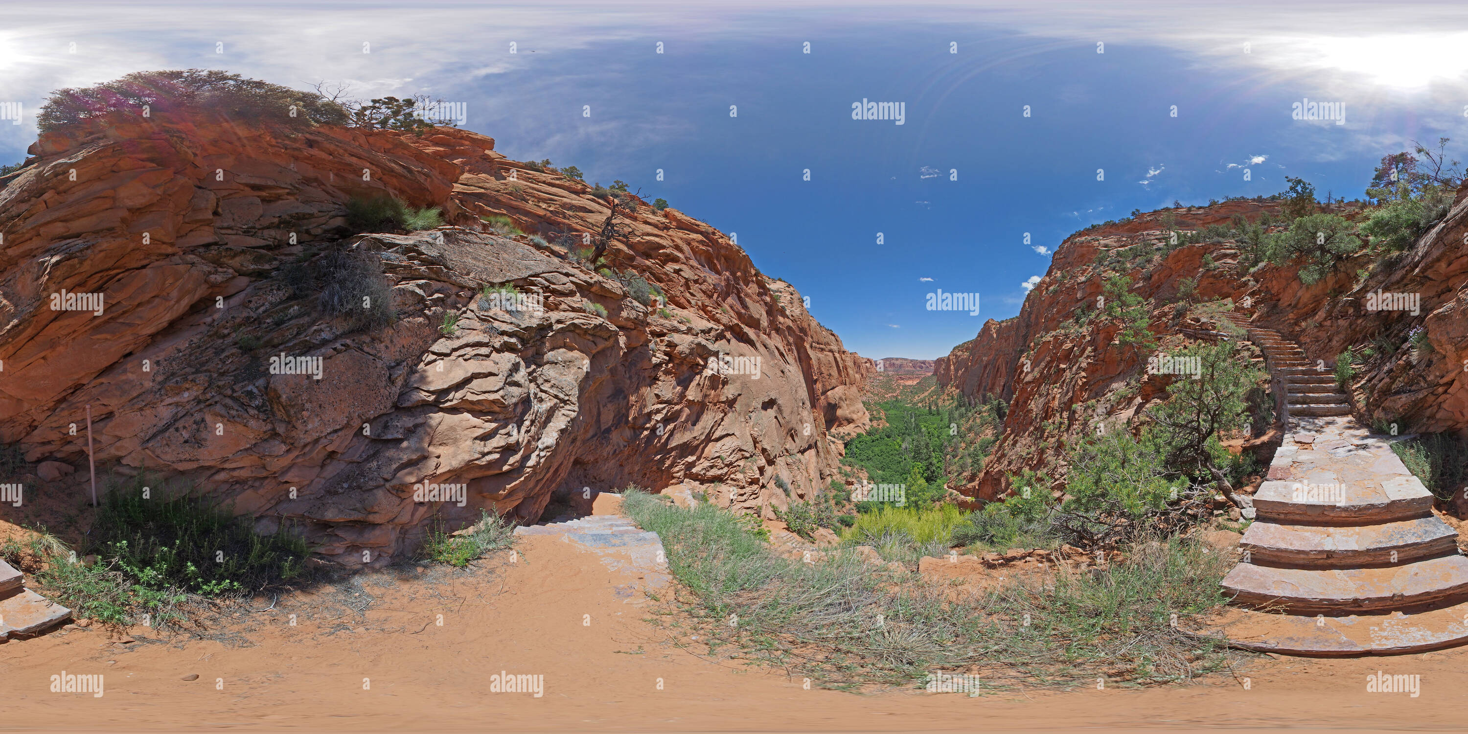 360° view of Aspen Trail drops 700 feet down into Tsegi Canyon - Alamy