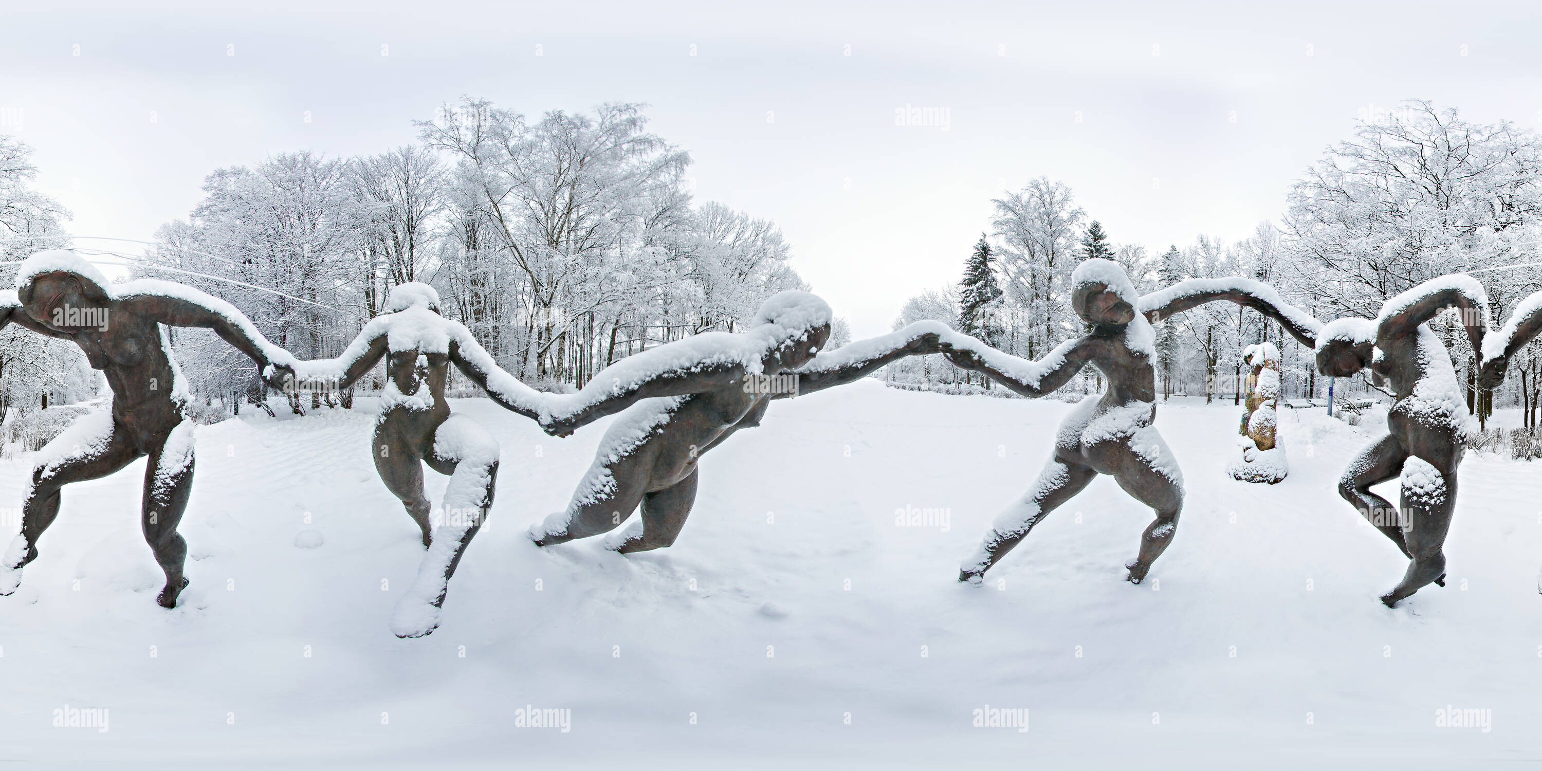 360° view of Bronze Girls Dance - Alamy